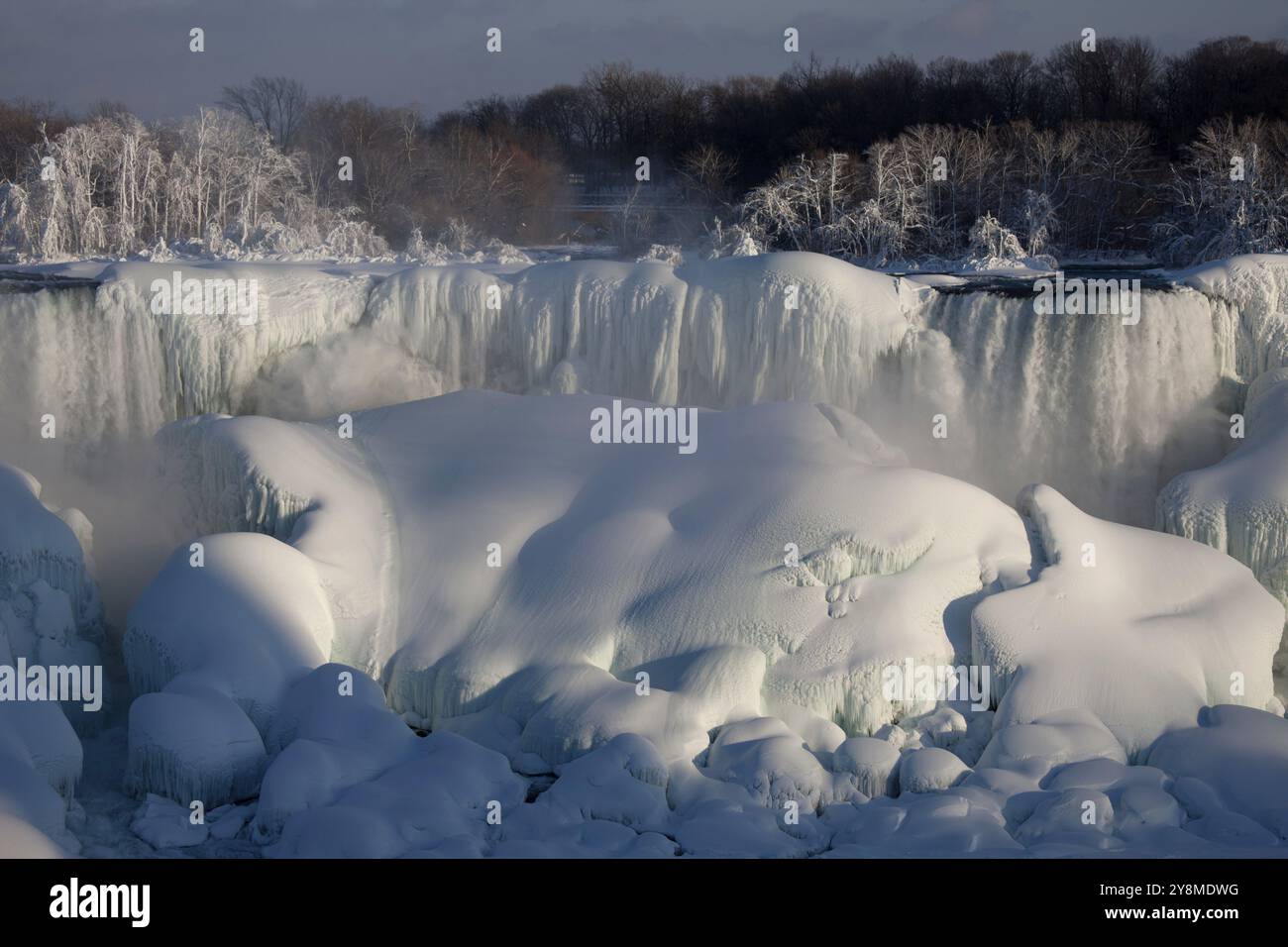 Winter Niagara Falls frozen snow and ice Stock Photo - Alamy