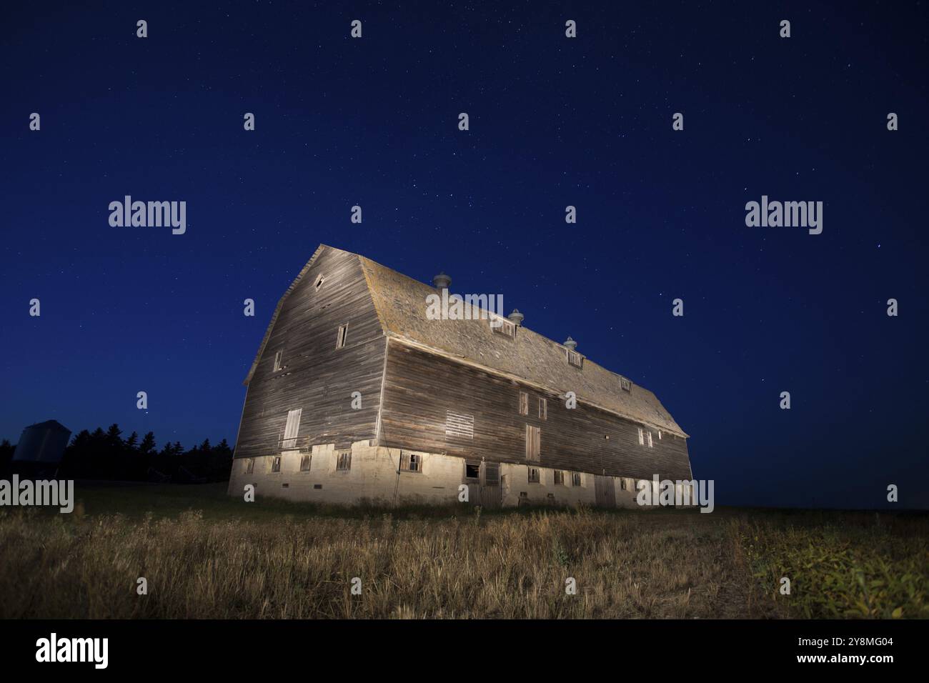 Night Barn Star Trails Farm Scene Saskatchewan Stock Photo - Alamy