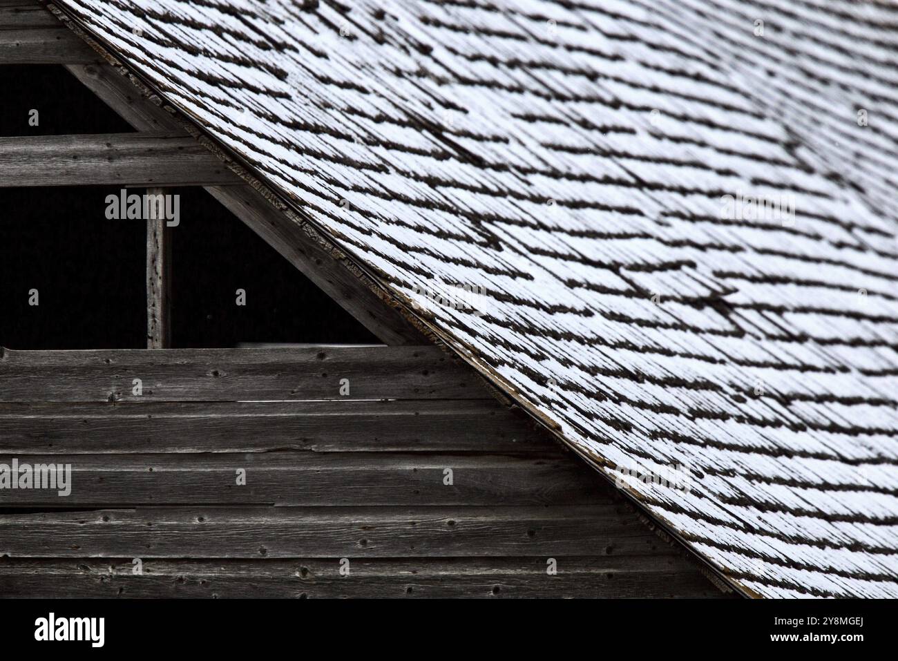 Wooden barn shingles hi-res stock photography and images - Alamy