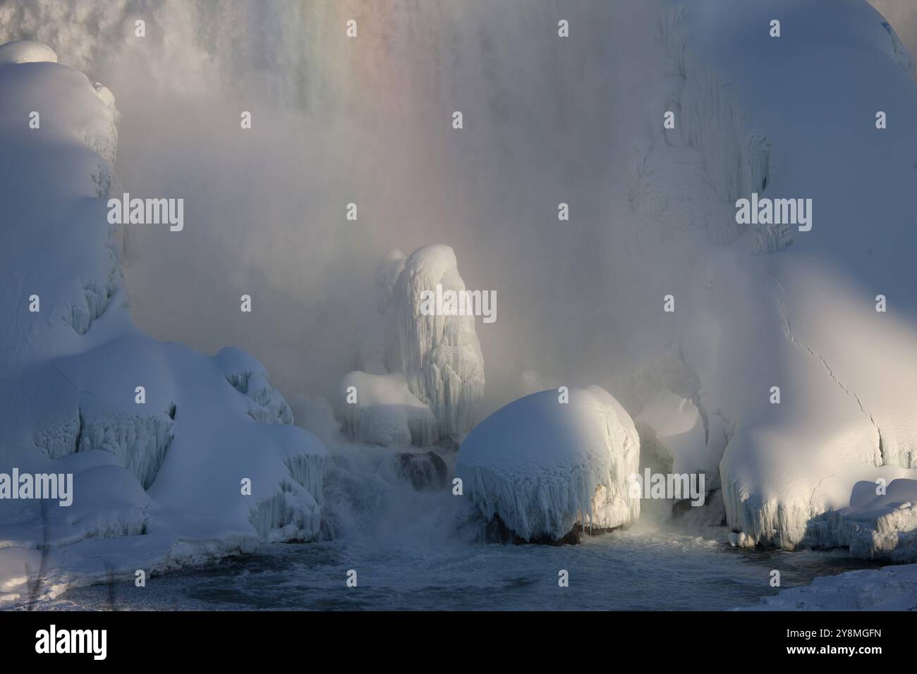 Winter Niagara Falls frozen snow and ice Stock Photo - Alamy