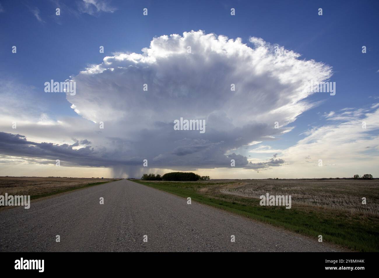 Dark clouds severe thunderstorm hi-res stock photography and images - Alamy