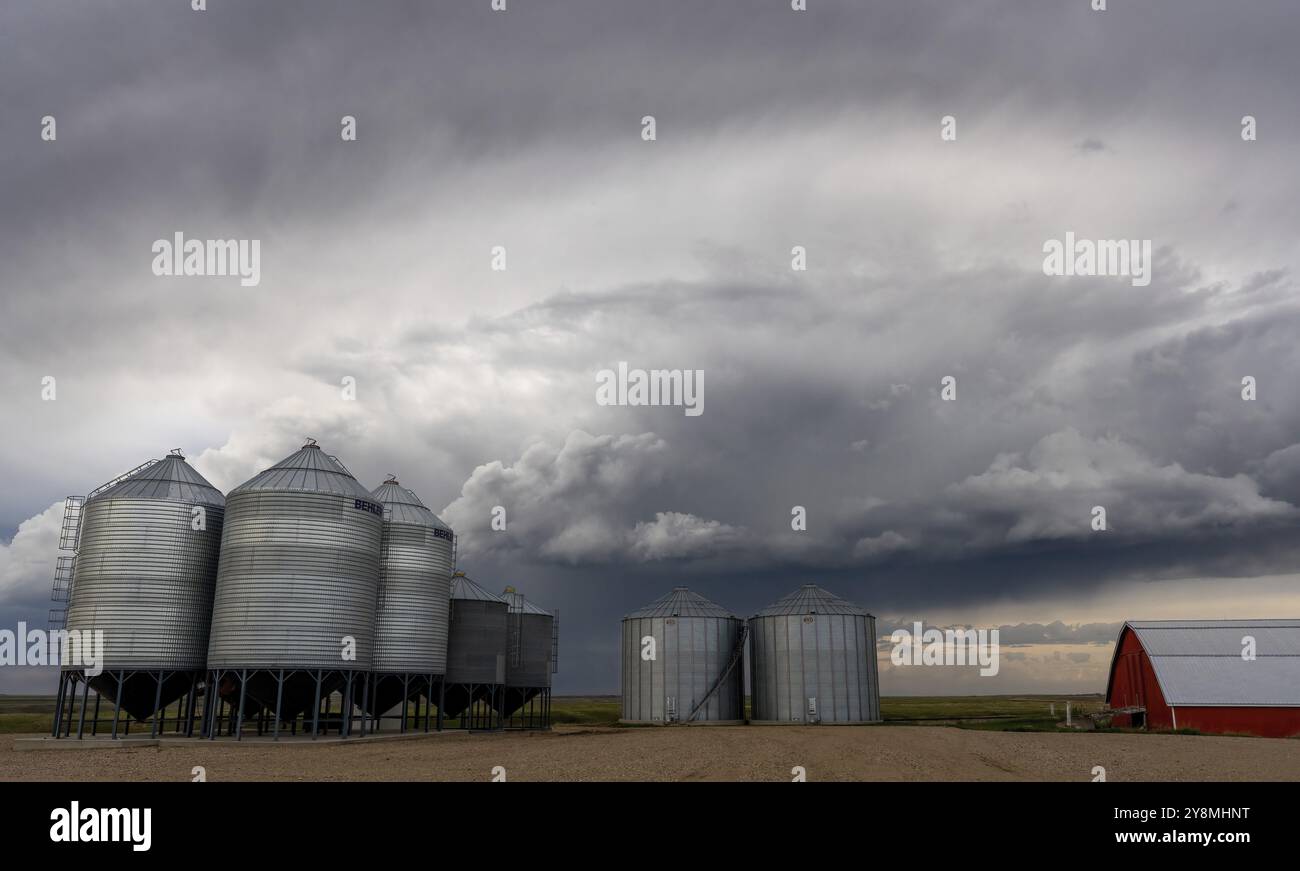 Summer Storms in the Canadian Prairies Dramatic Scenes Stock Photo - Alamy