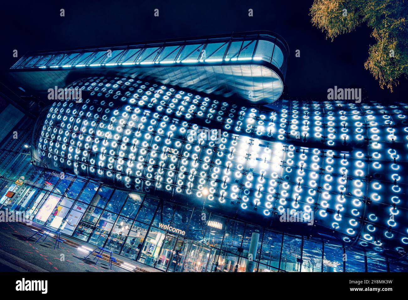 Kunsthaus graz night hi-res stock photography and images - Alamy