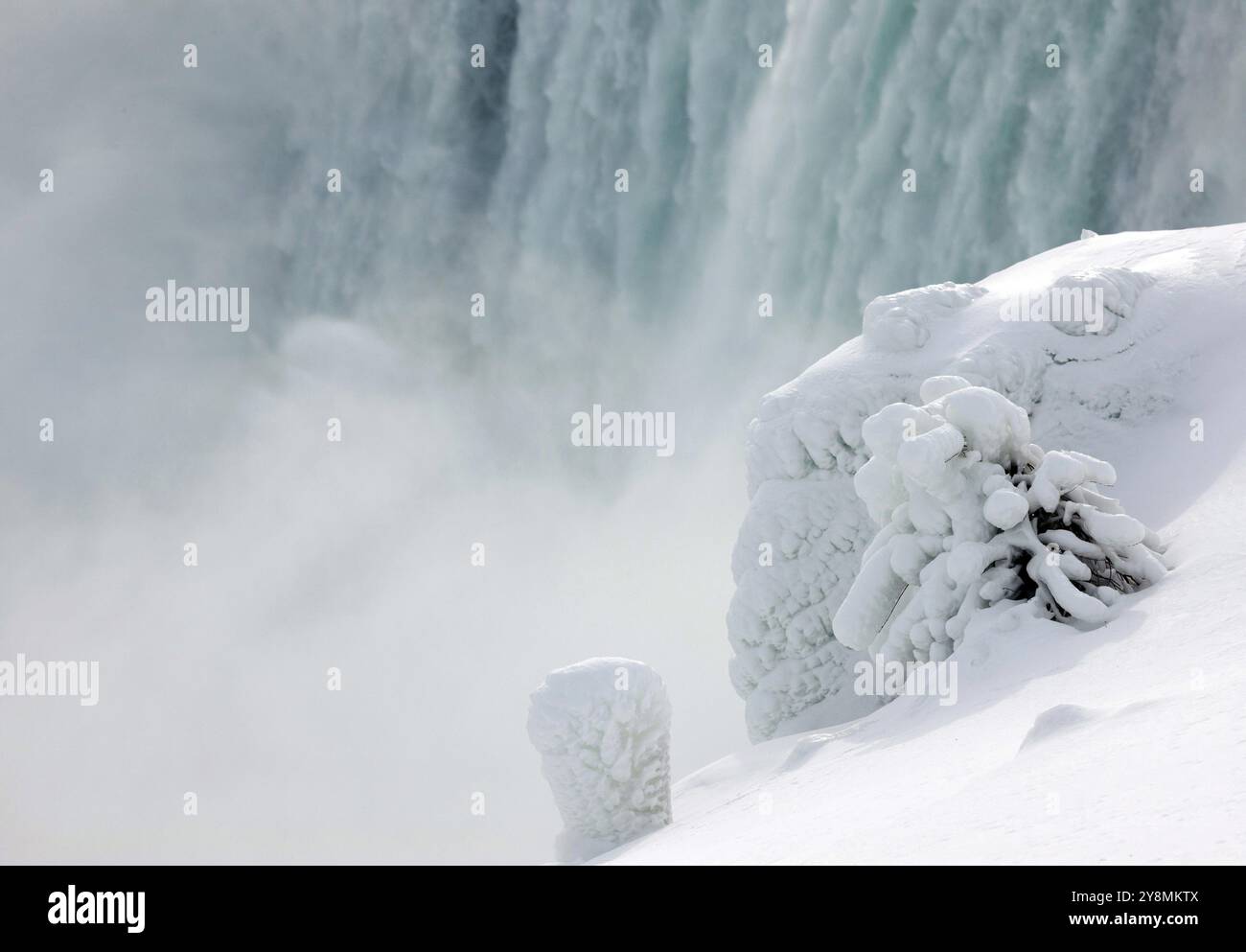 Niagara falls frozen over hi-res stock photography and images - Alamy