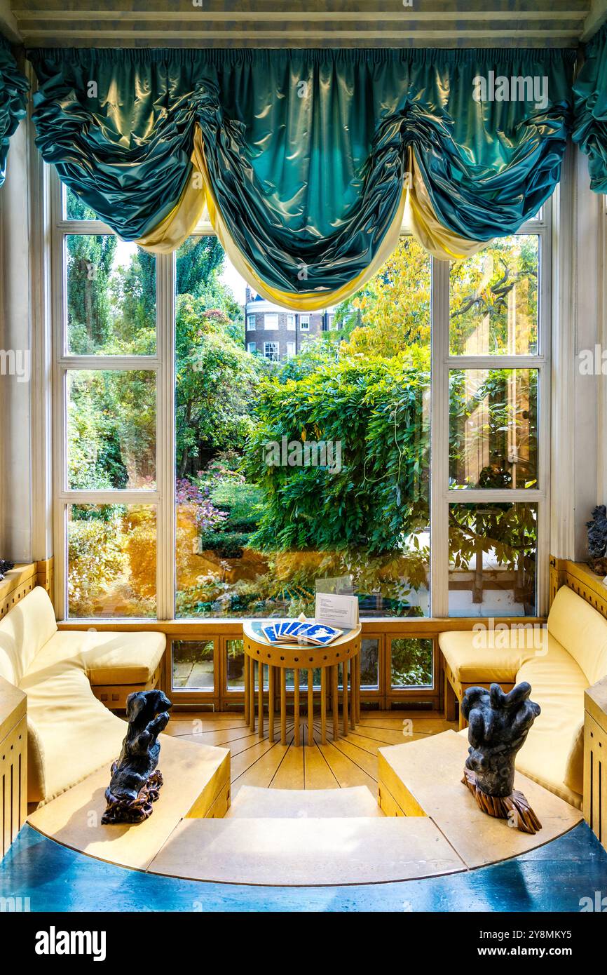 Arcade house hi-res stock photography and images - Alamy