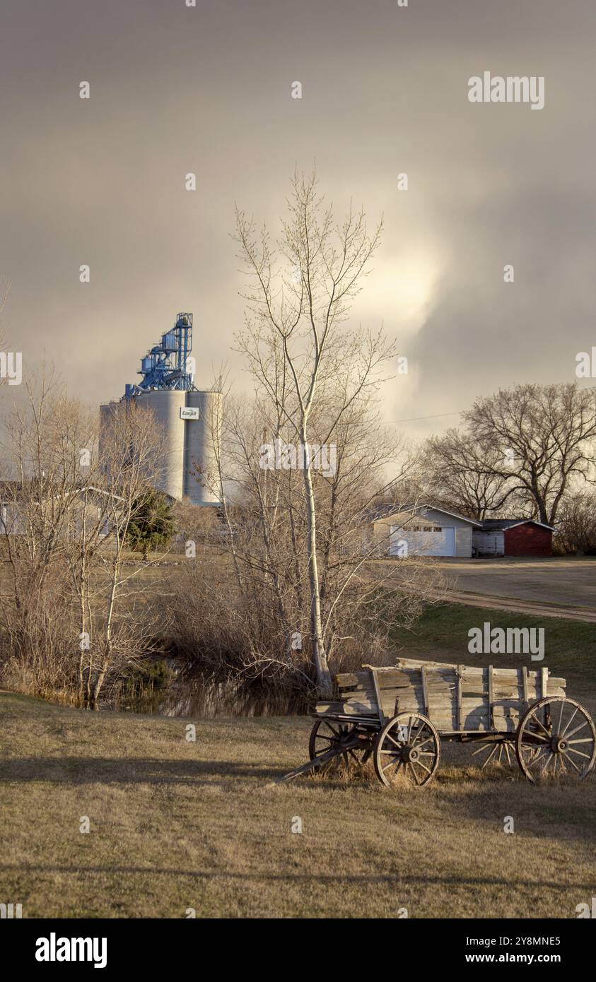 Prairie Storm Clouds rural Saskatchewan Grain Elevator Stock Photo - Alamy