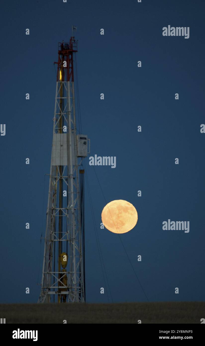 Night drills hi-res stock photography and images - Alamy