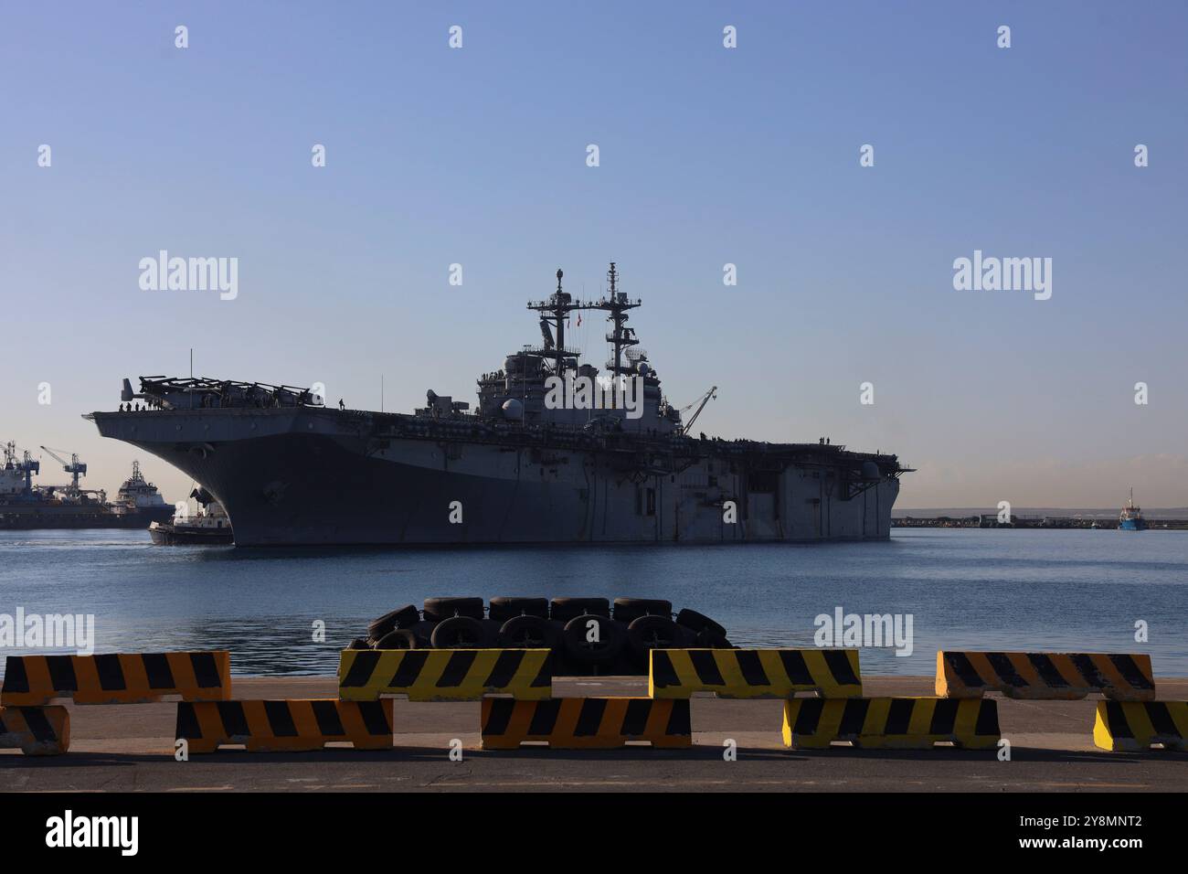 U.S. Marines and Sailors with the Wasp (WSP) Amphibious Ready Group ...