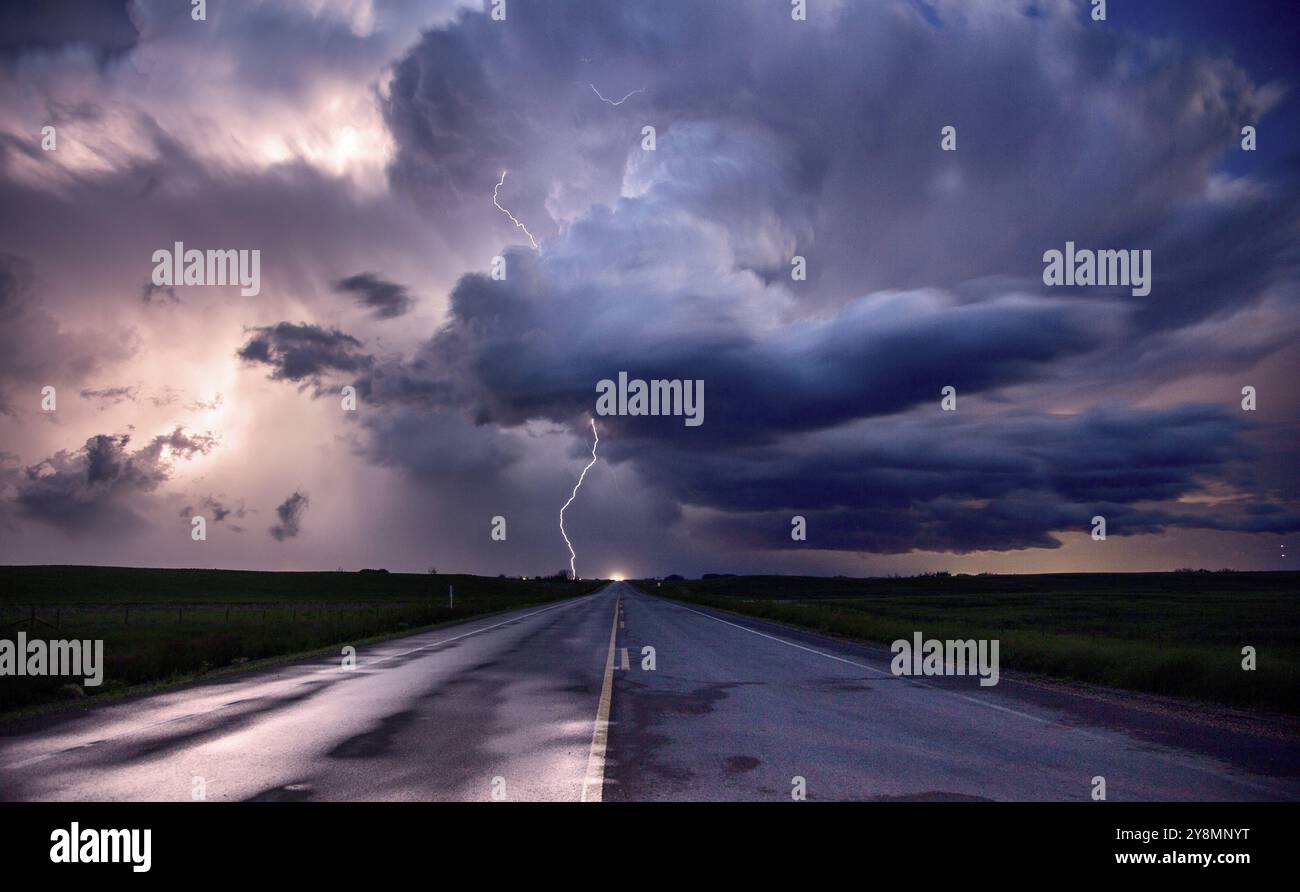 Lightning storm prairie hi-res stock photography and images - Alamy