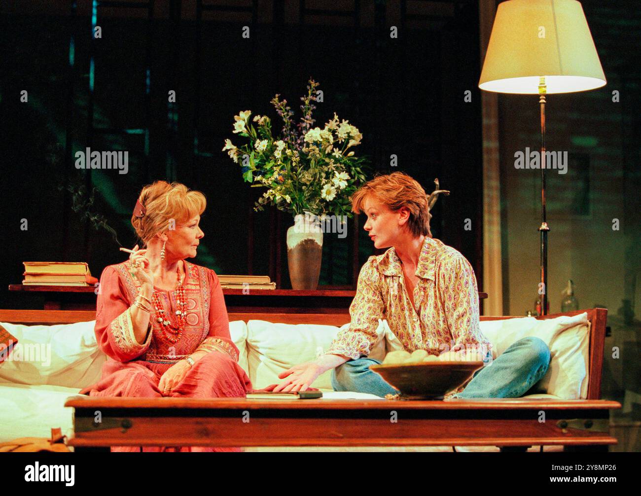 l-r: Judi Dench (Esme), Samantha Bond (Amy) in AMY'S VIEW by David Hare ...