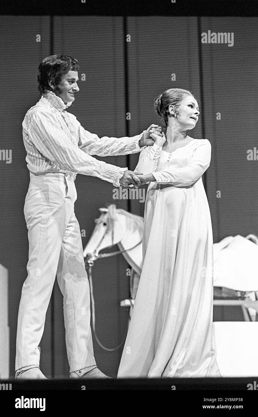 Actor barrie ingham and his wife hi-res stock photography and images ...