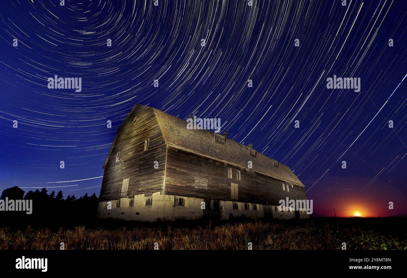 Night farm barn hi-res stock photography and images - Alamy