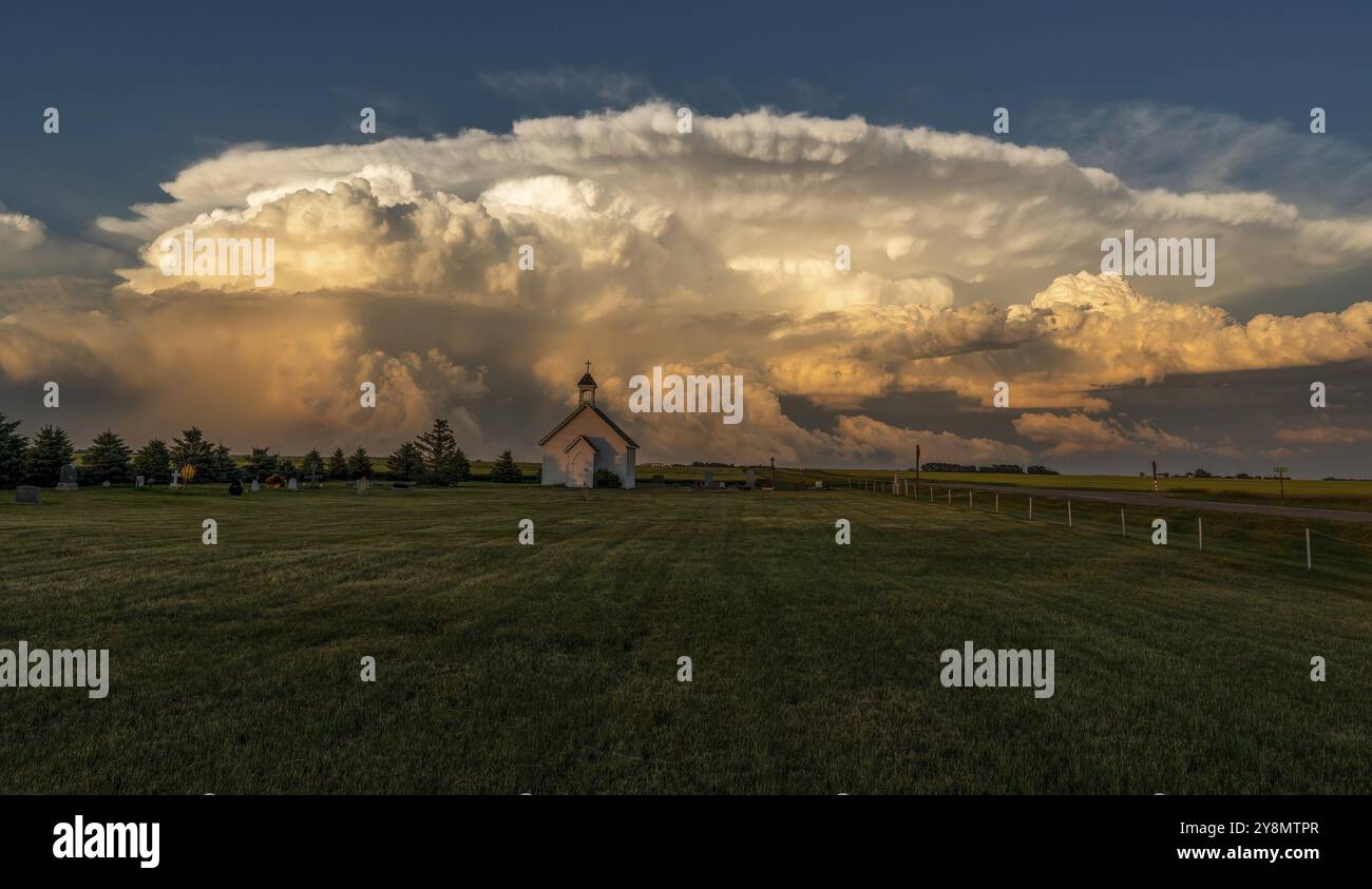 Summer Storms in the Canadian Prairies Dramatic Scenes Stock Photo - Alamy