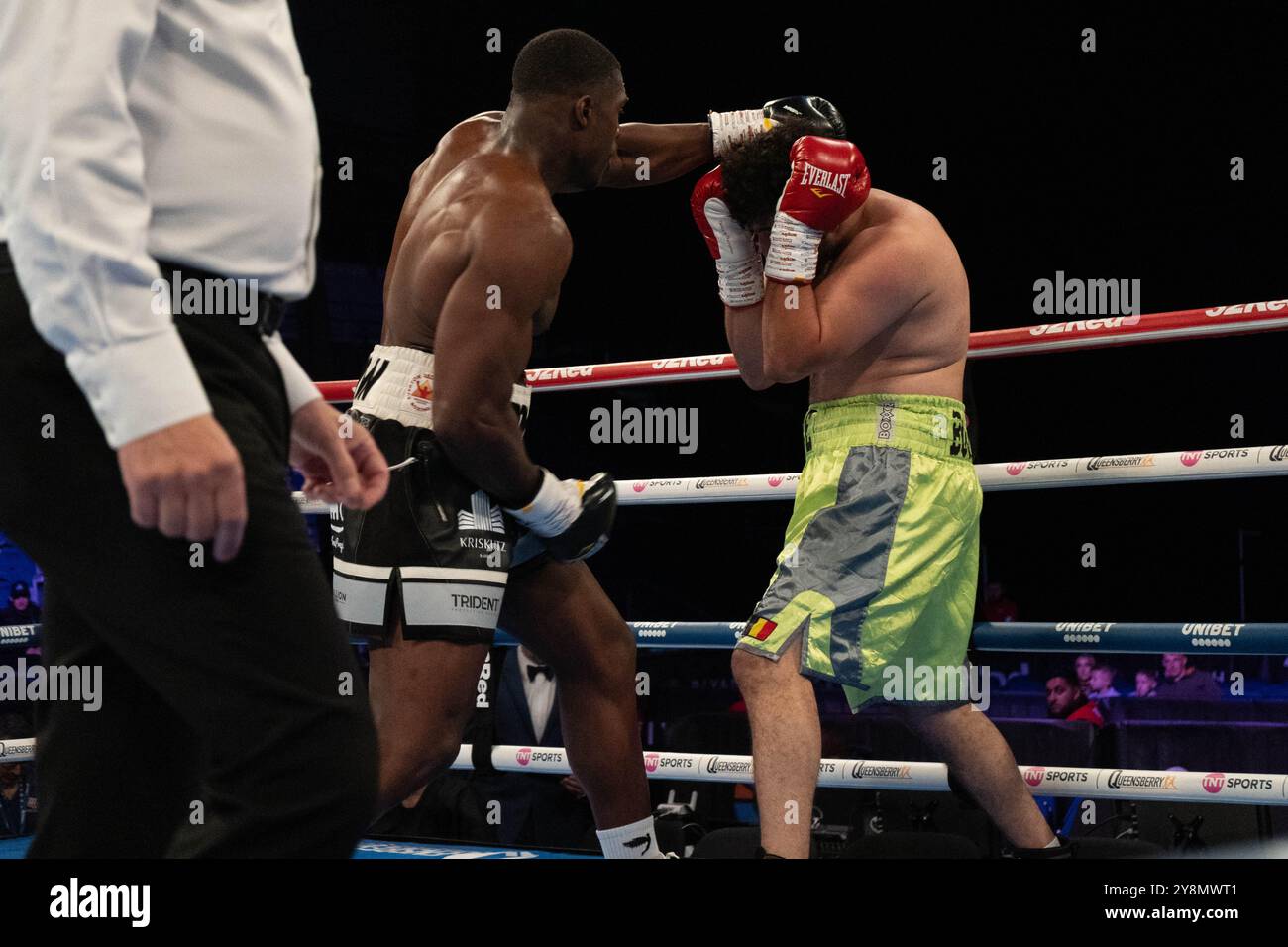 Liverpool, UK. 05th Oct, 2024. Nick Ball vs Ronny Rios - Saturday 5th ...