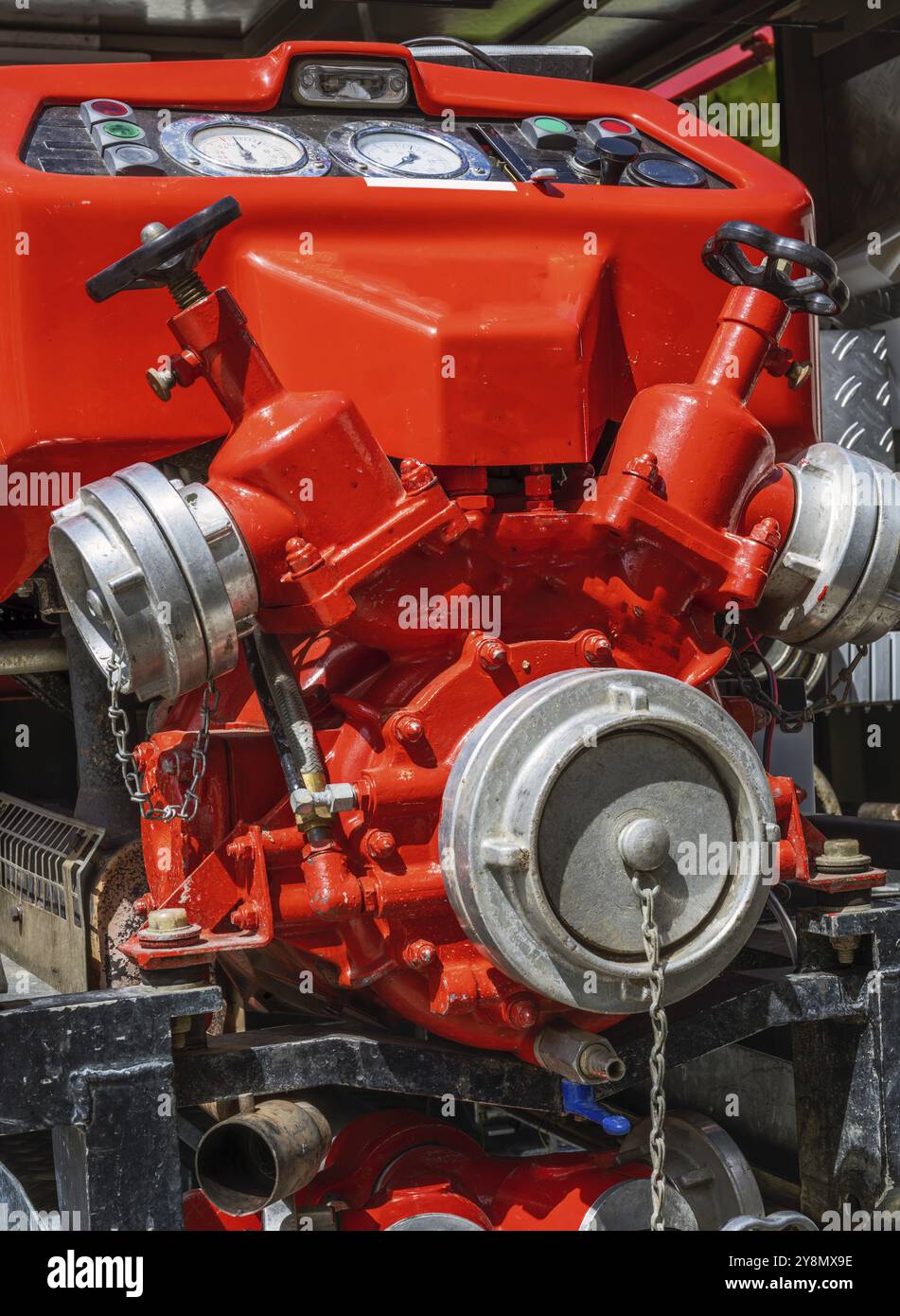 Red fire engine hi-res stock photography and images - Alamy