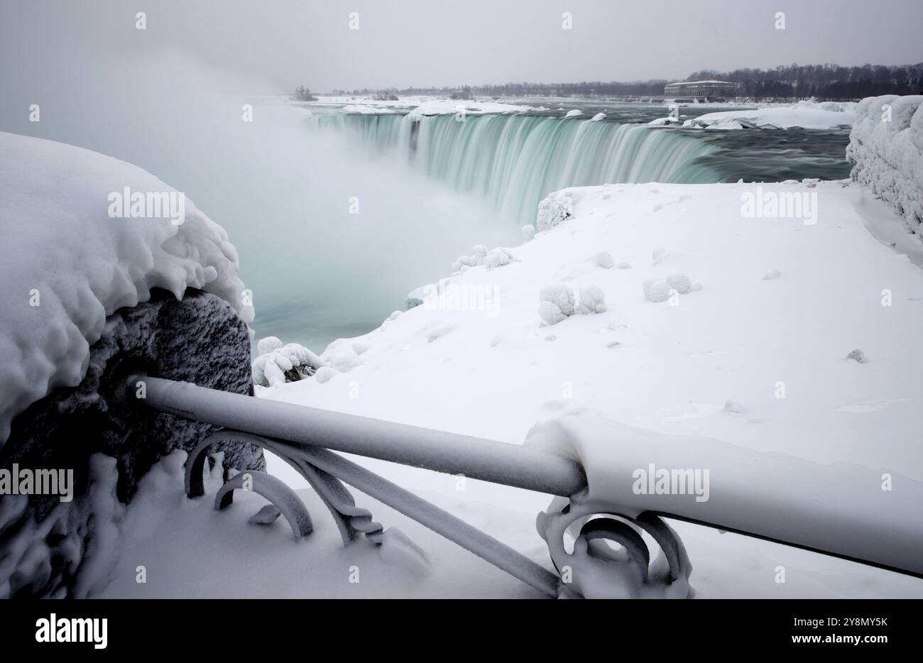 Winter Niagara Falls frozen snow and ice Stock Photo - Alamy