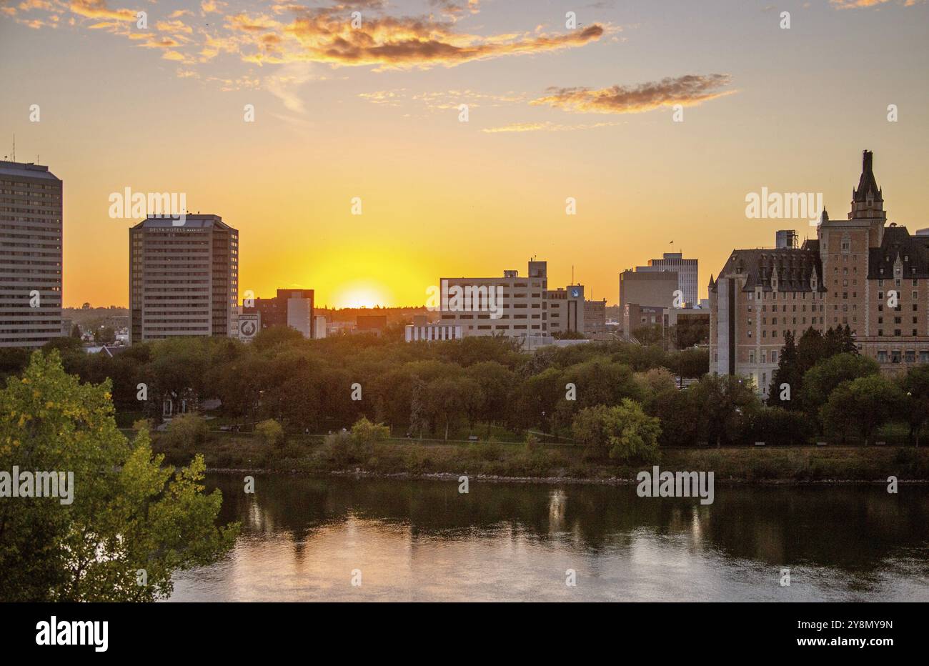 Sunset Downtown Saskatoon sun setting over City Stock Photo - Alamy