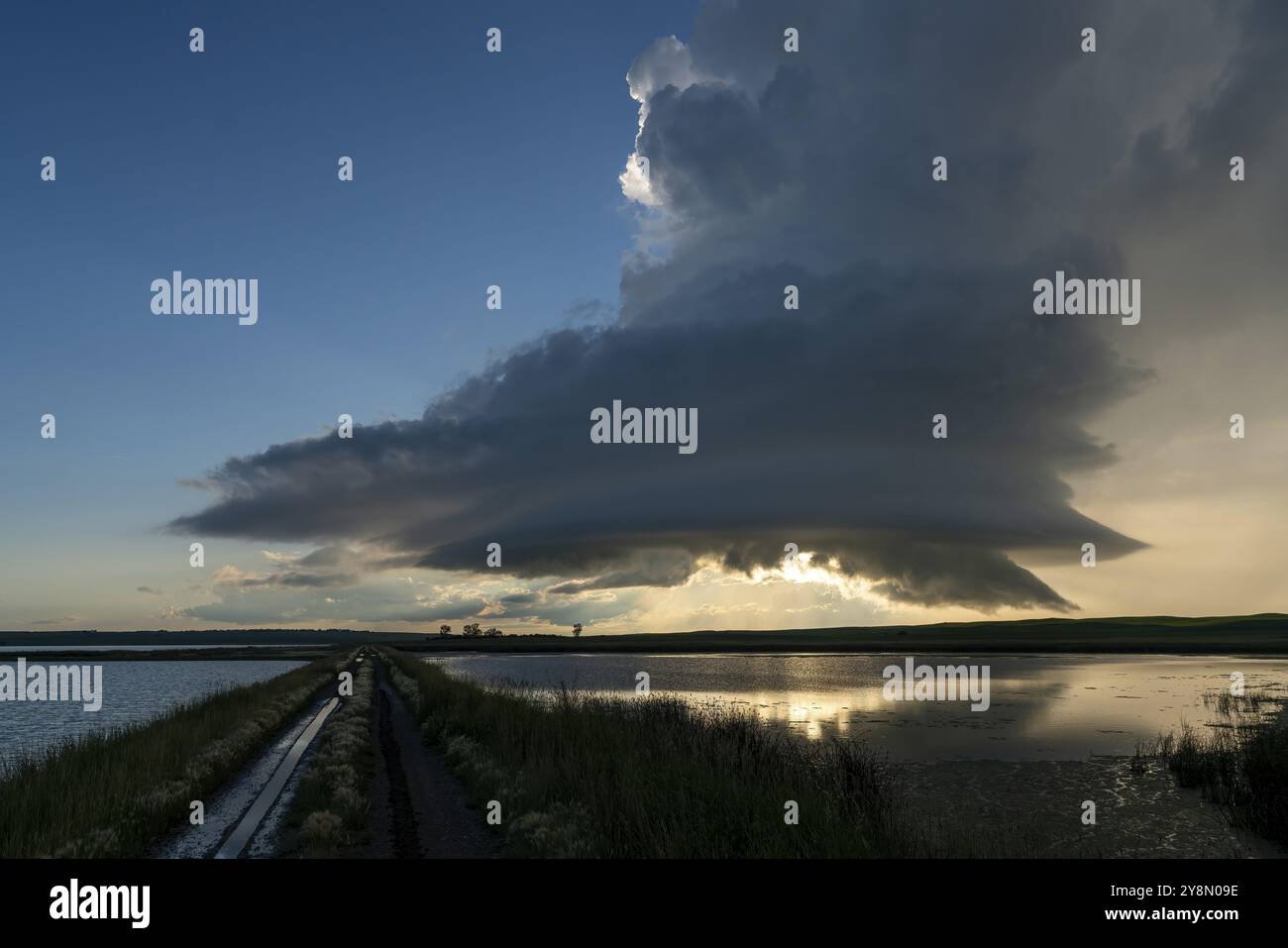 Summer Storms in the Canadian Prairies Dramatic Scenes Stock Photo - Alamy