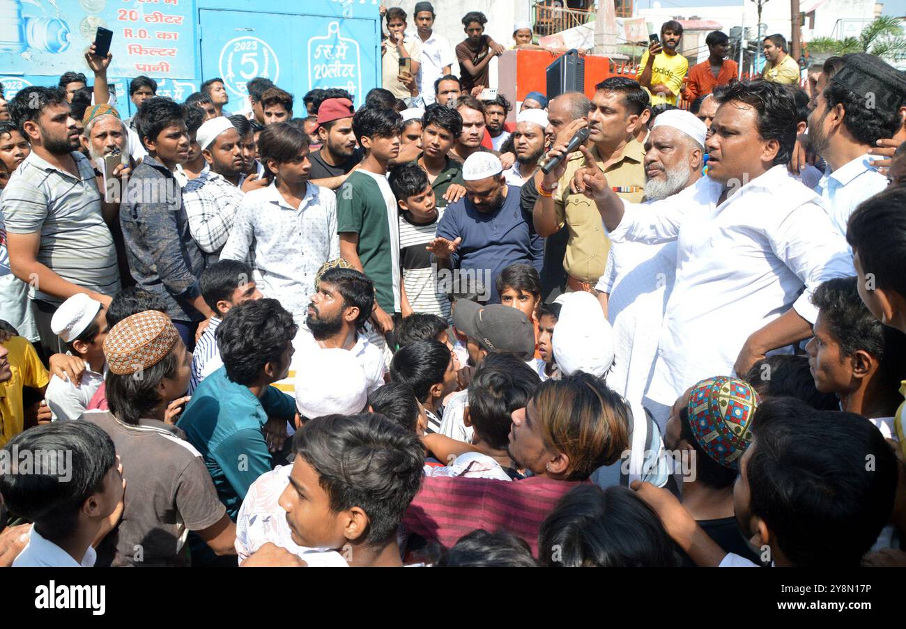 Ghaziabad, India. 06th Oct, 2024. GHAZIABAD, INDIA - OCTOBER 5: People ...