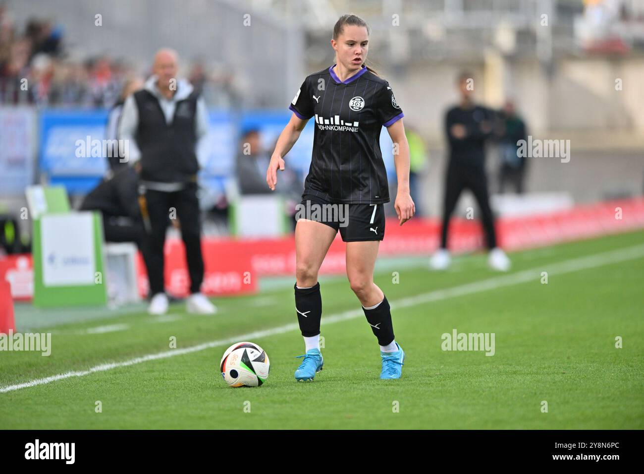 Google pixel frauen bundesliga 2024 hi-res stock photography and images ...