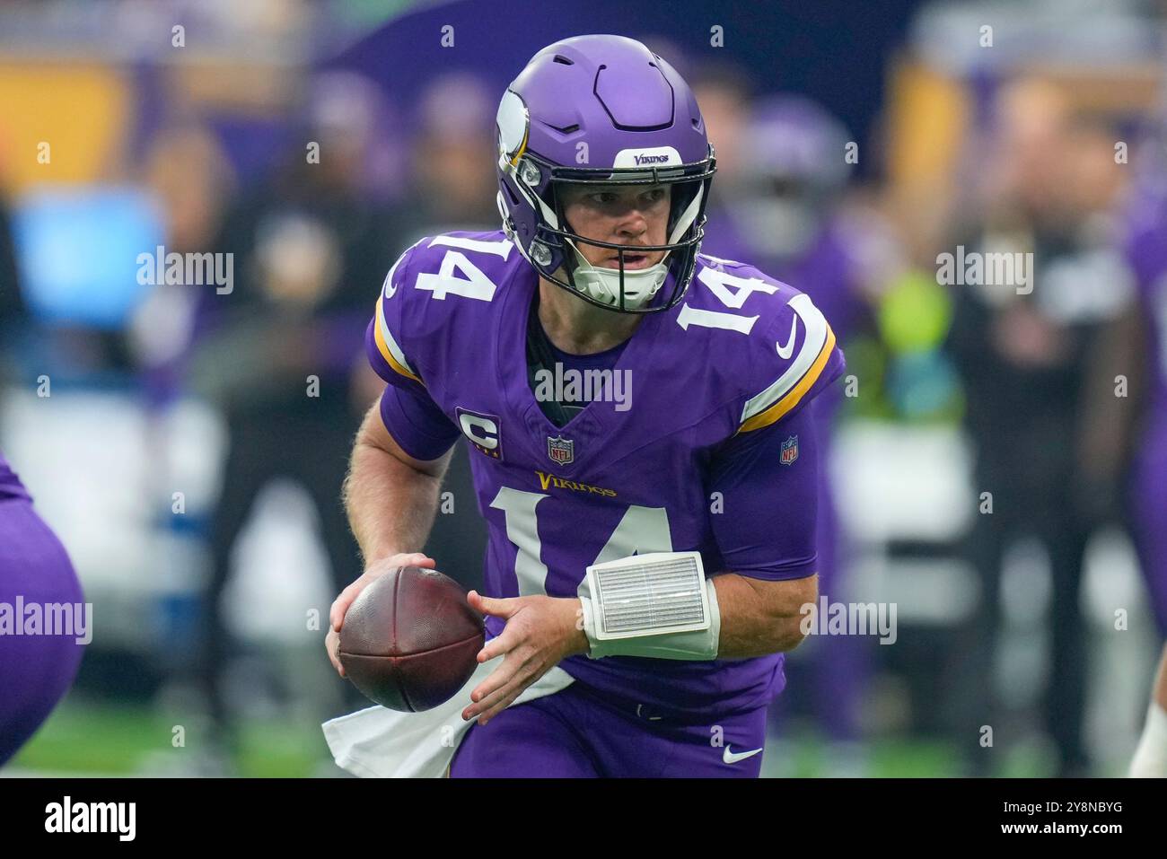 Minnesota Vikings quarterback Sam Darnold looks to hand off during the ...