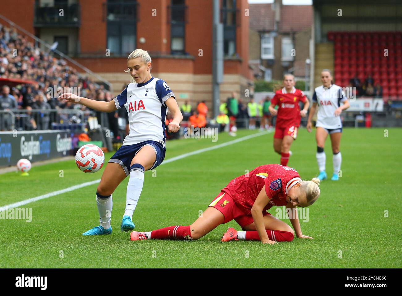 Brisbane Road, London, UK. 6th Oct, 2024. Womens Super League Football ...