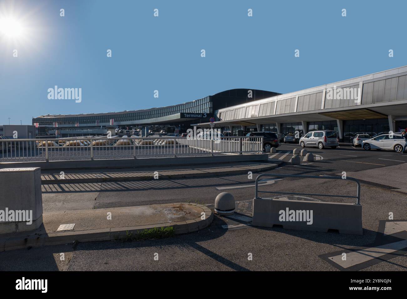 Vienna airport terminal 3, building from outside Stock Photo - Alamy