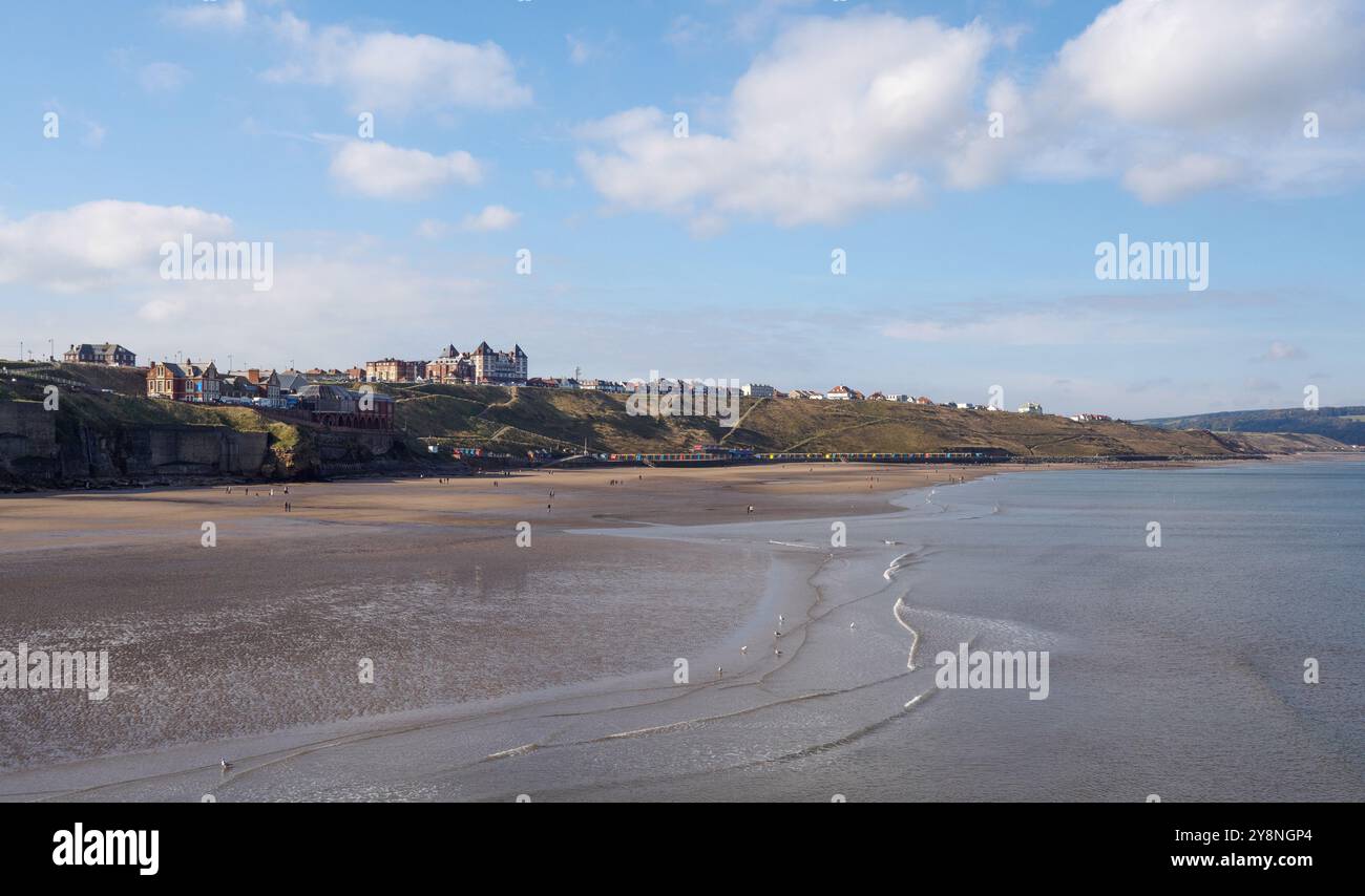 The beach and North Promenade Whitby Stock Photo - Alamy