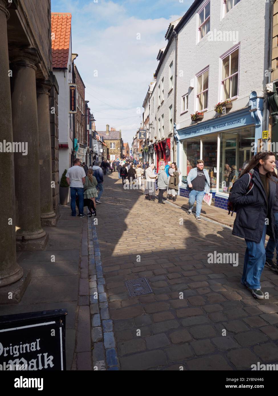 Sunny whitby hi-res stock photography and images - Alamy