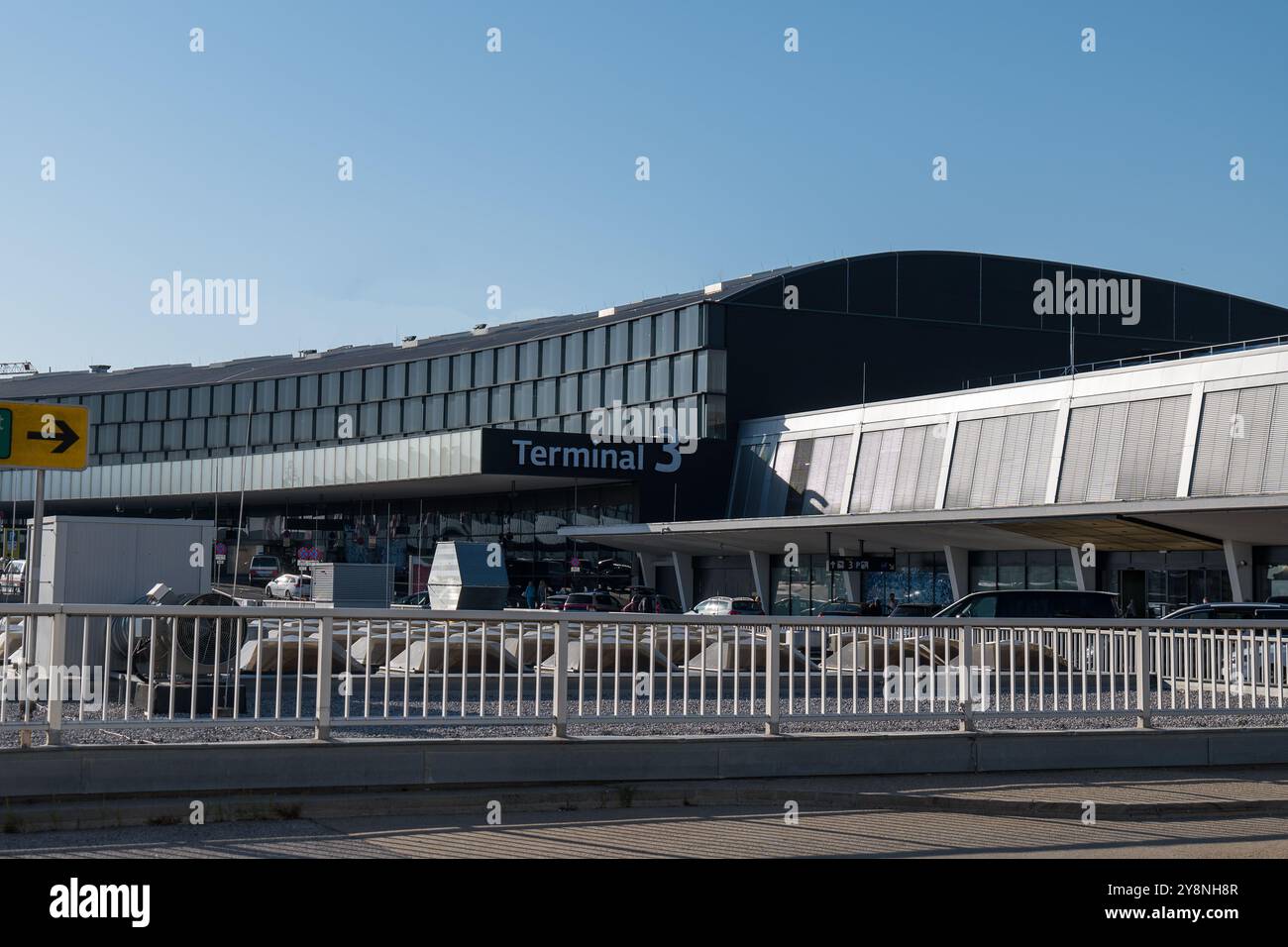 Vienna airport terminal 3, building from outside Stock Photo - Alamy