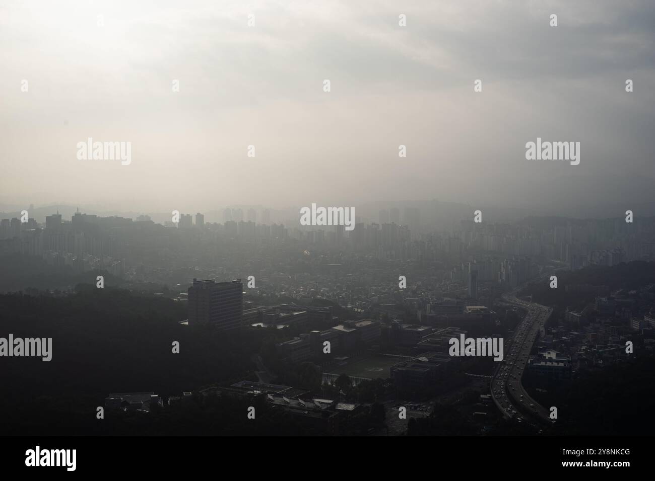Aerial view of Seoul, South Korea, covered in haze and air pollution ...