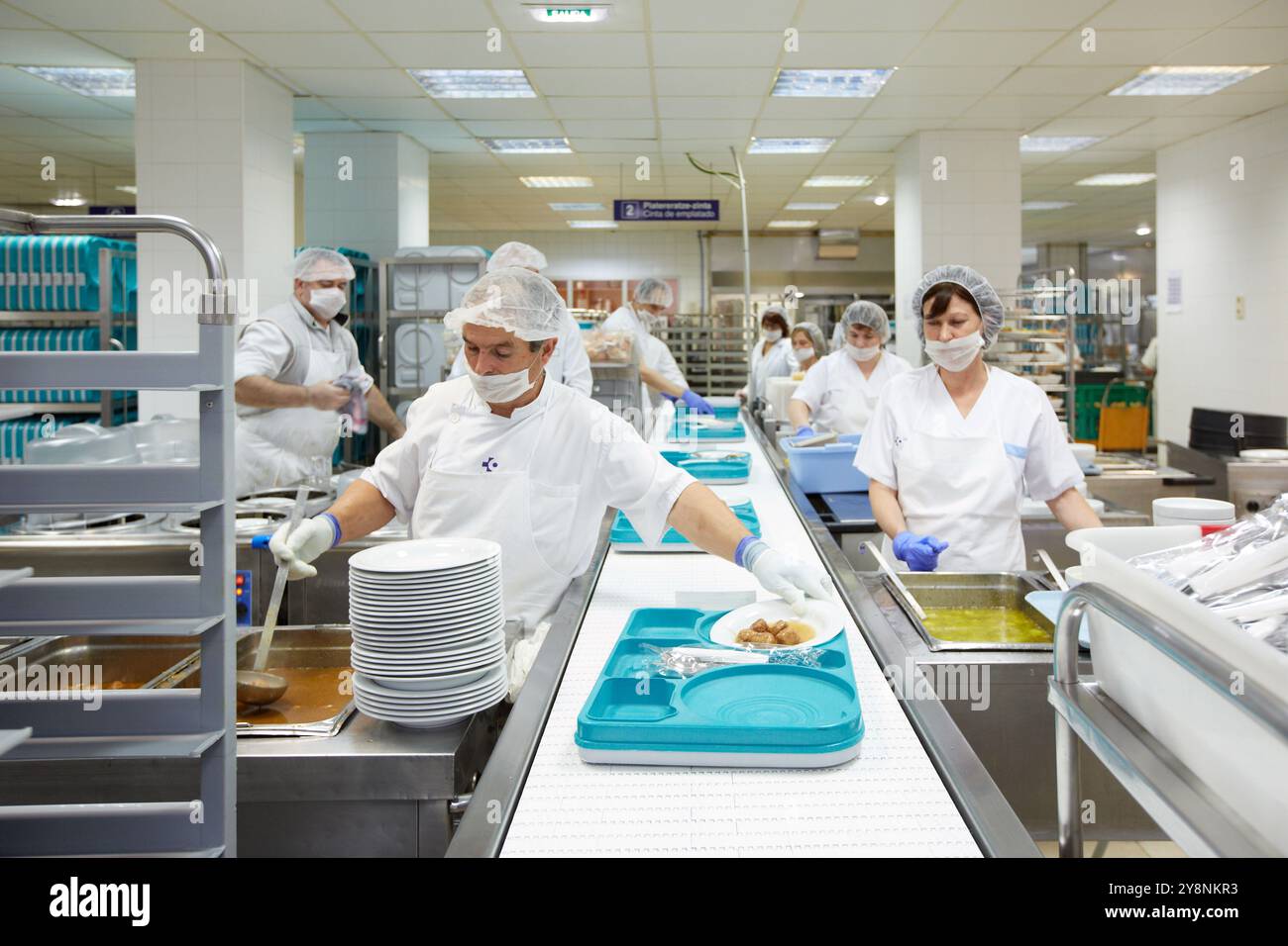 Food serving line, Hospital meal preparation, Kitchen, Hospital ...