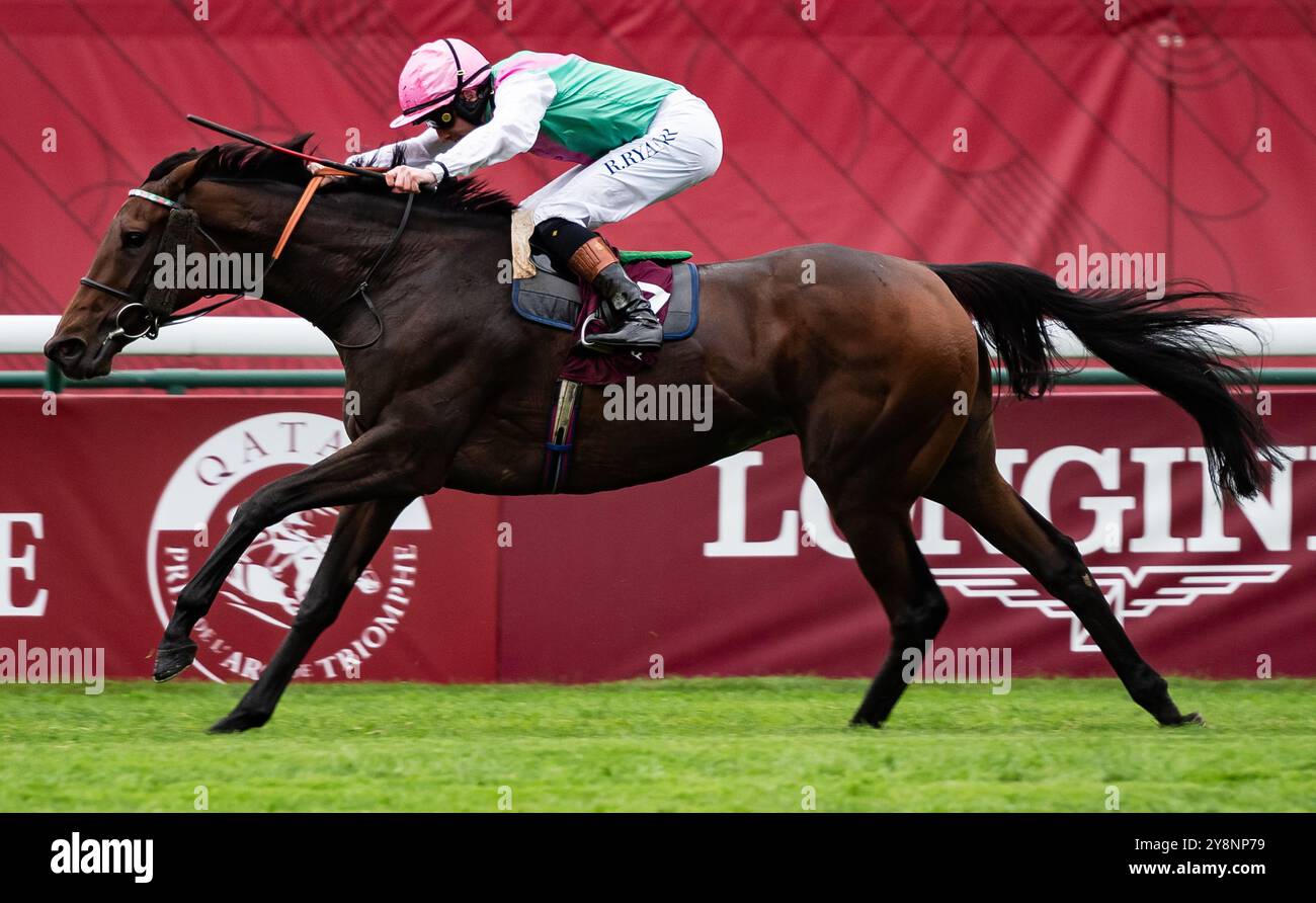 Paris , France. Sunday 6th October 2024. Bluestocking and jockey Rossa ...