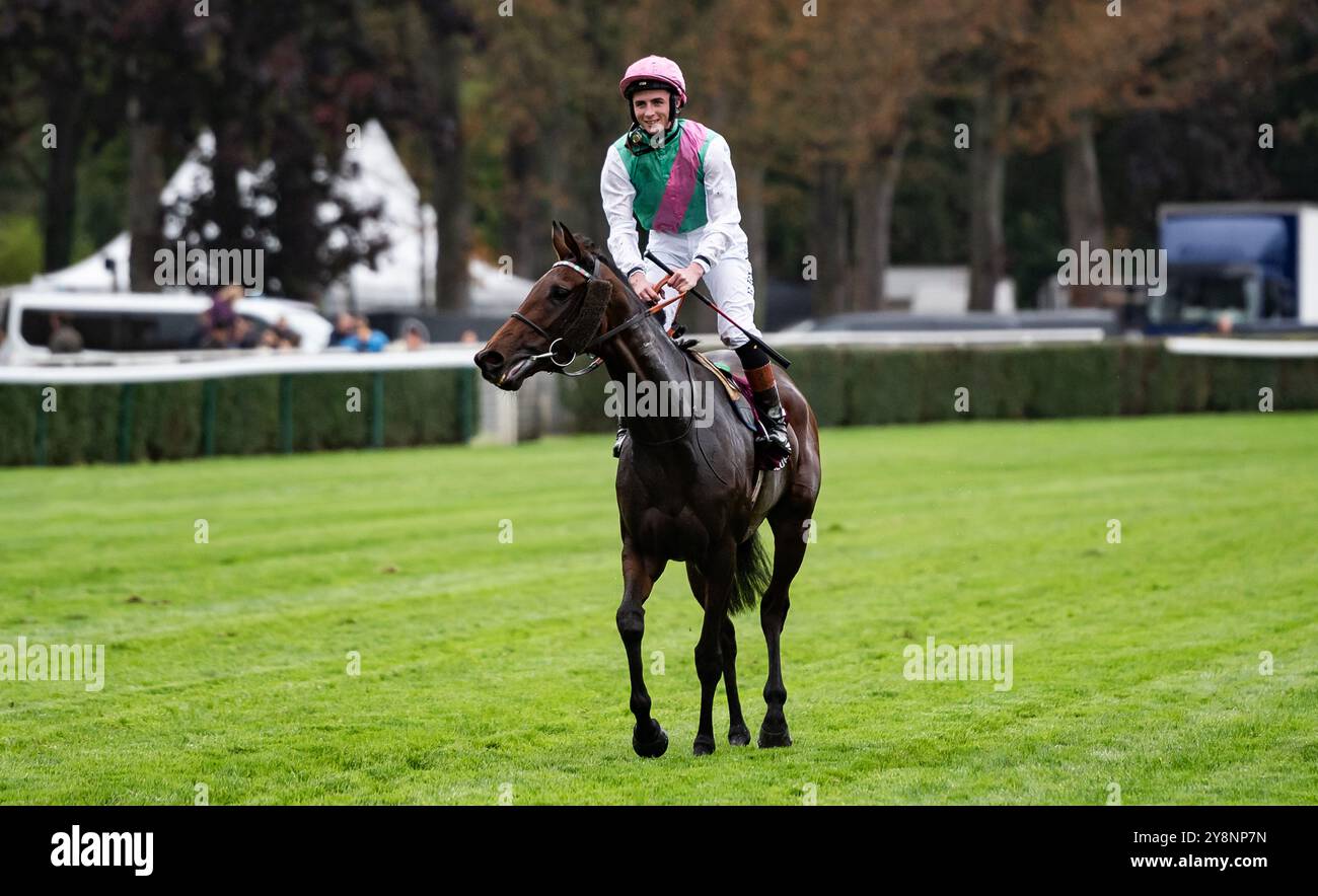 Paris , France. Sunday 6th October 2024. Bluestocking and jockey Rossa ...