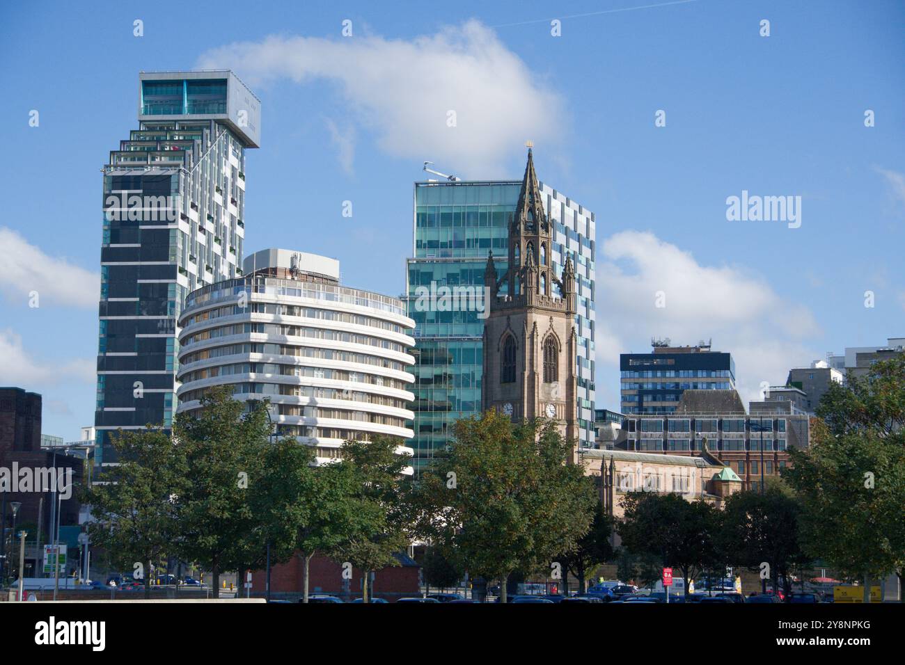 Modern cuboid building hi-res stock photography and images - Alamy