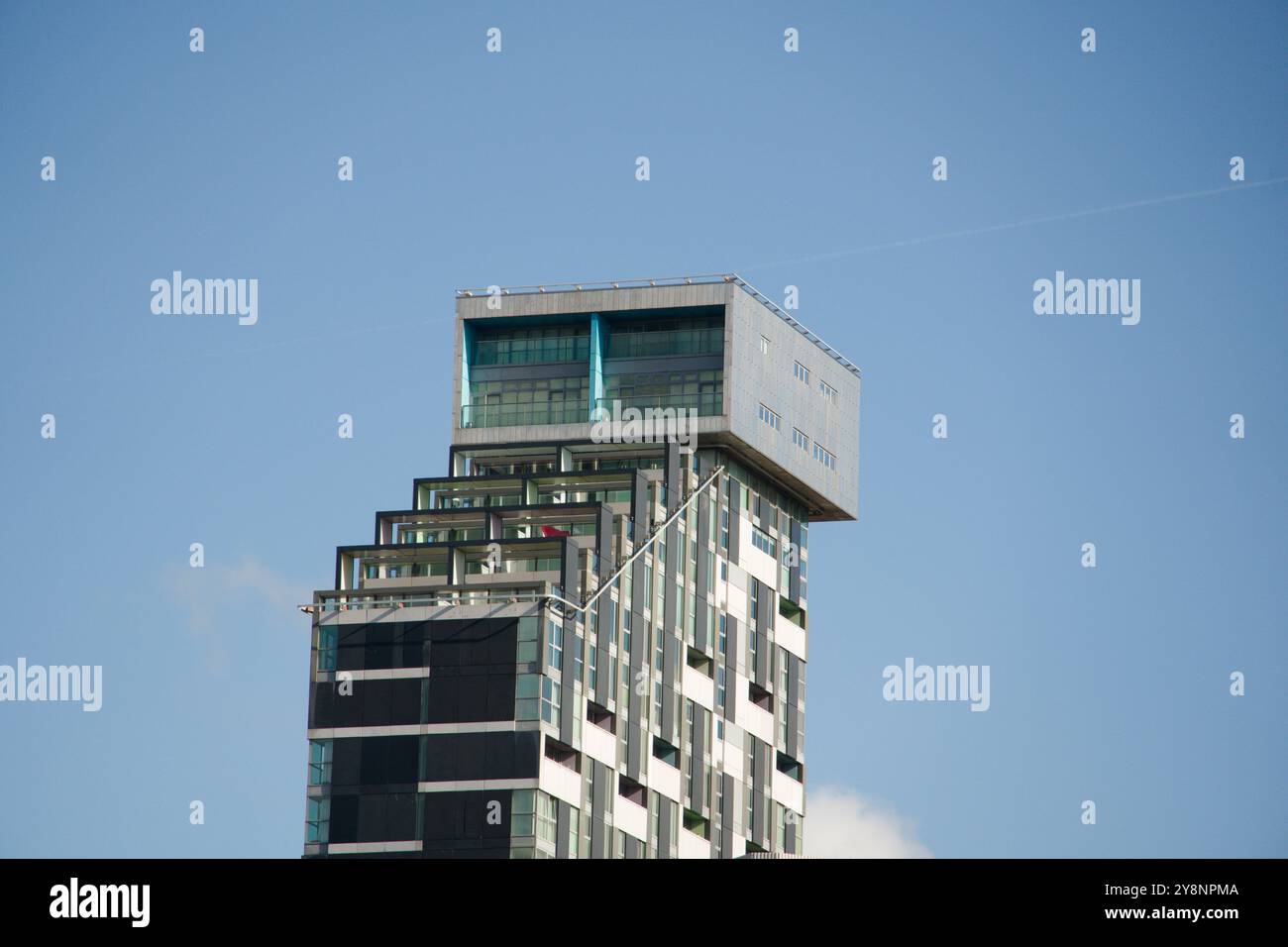 Modern cuboid building hi-res stock photography and images - Alamy
