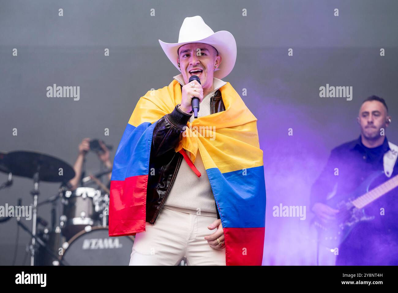 Singer Luis Alfonso during a concert for the Día de la Hispanidad, at ...
