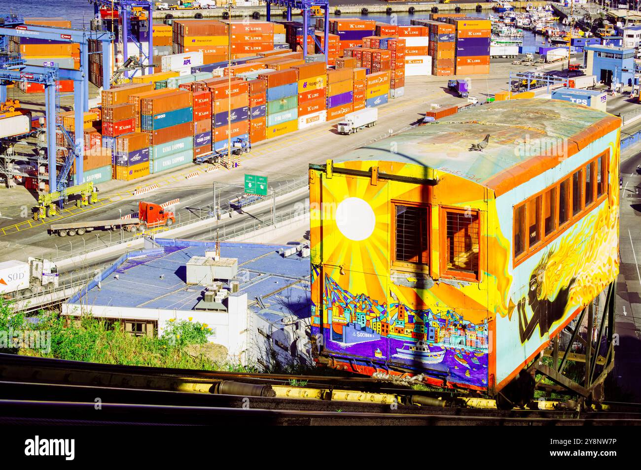 Shipping container graffiti hi-res stock photography and images - Alamy