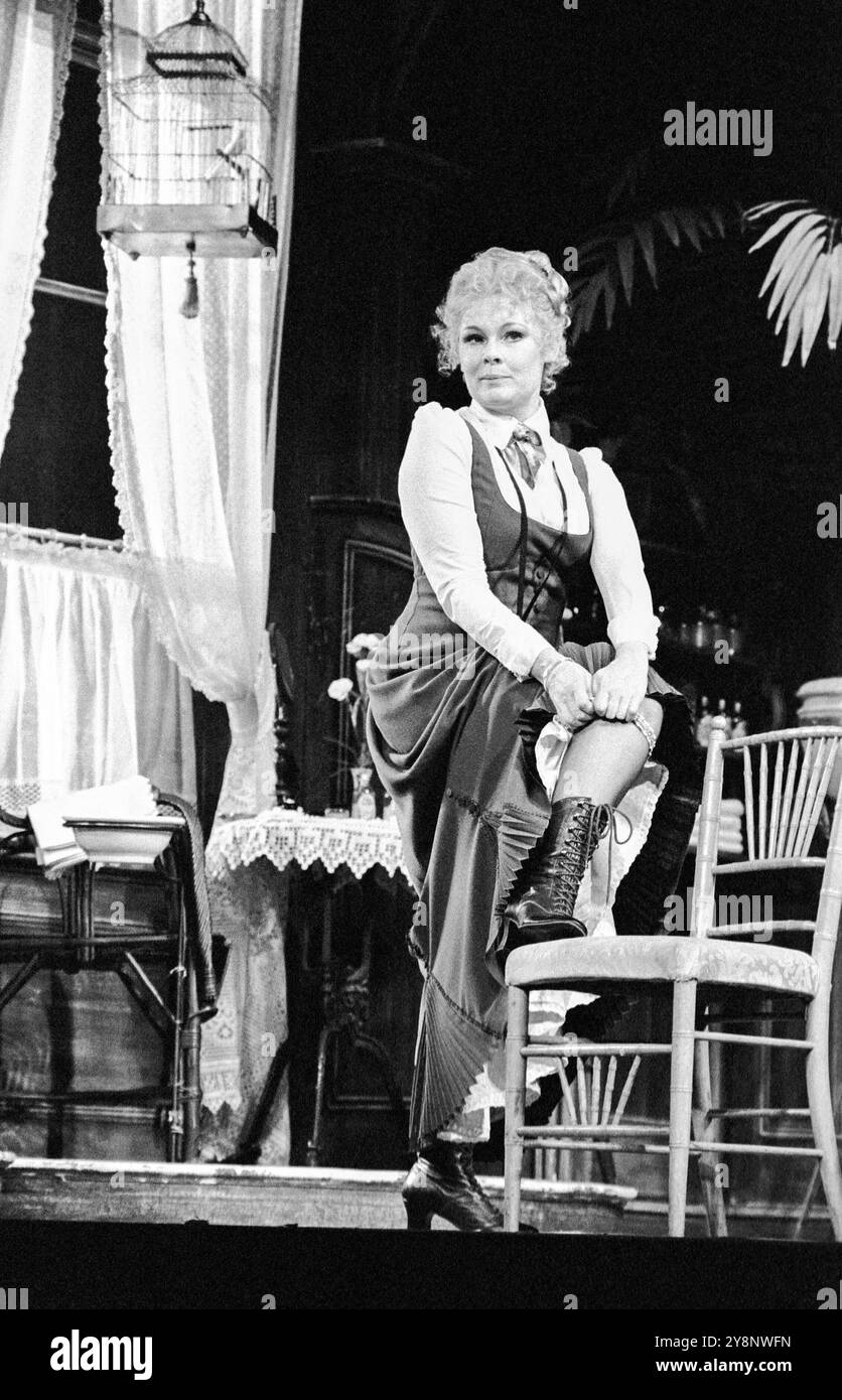 Stockings 1970s hi-res stock photography and images - Alamy