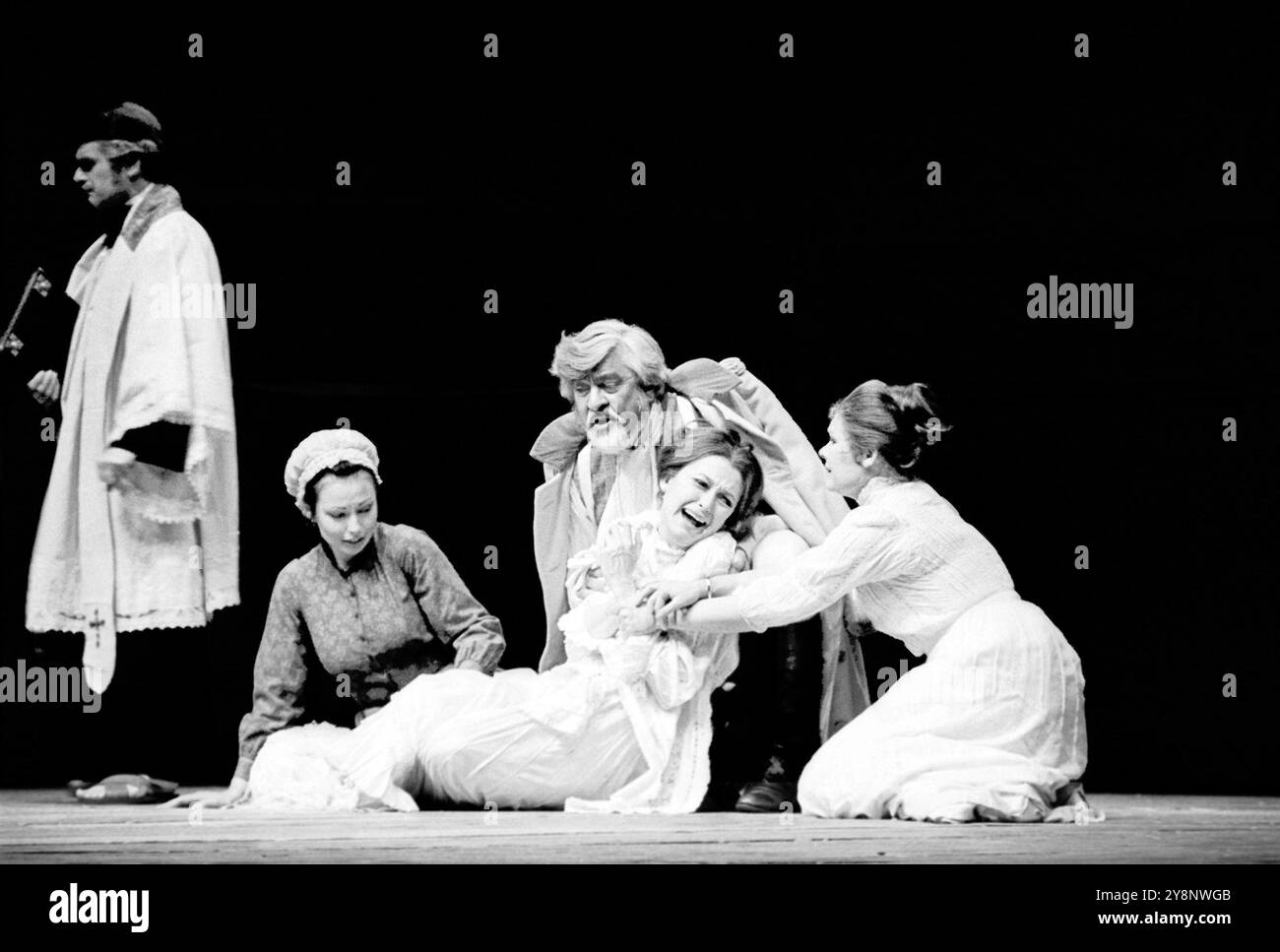 front right: Ivan Beavis (Leonato), Eliza Ward (Hero), Judi Dench ...