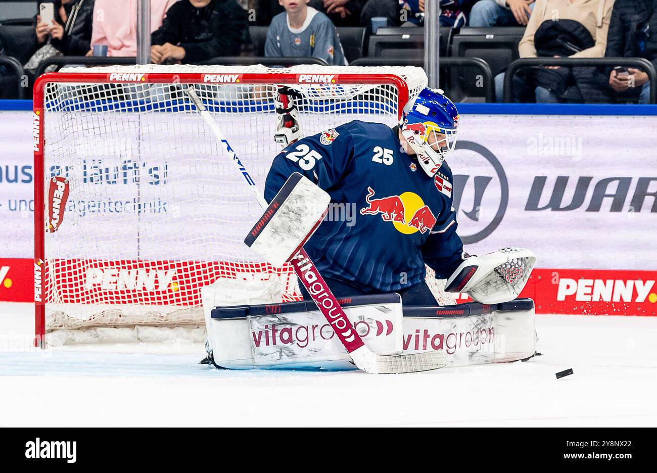 Simon Wolf (Torwart, EHC Red Bull Muenchen, #25). GER, EHC Red Bull ...