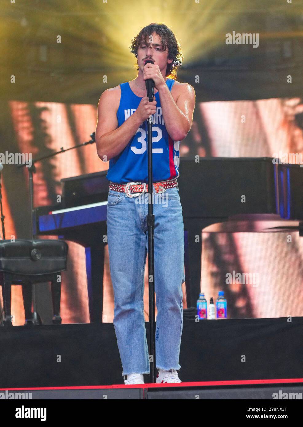 Photo by: zz/XPX/STAR MAX/IPx 2024 9/28/24 Benson Boone performing in ...