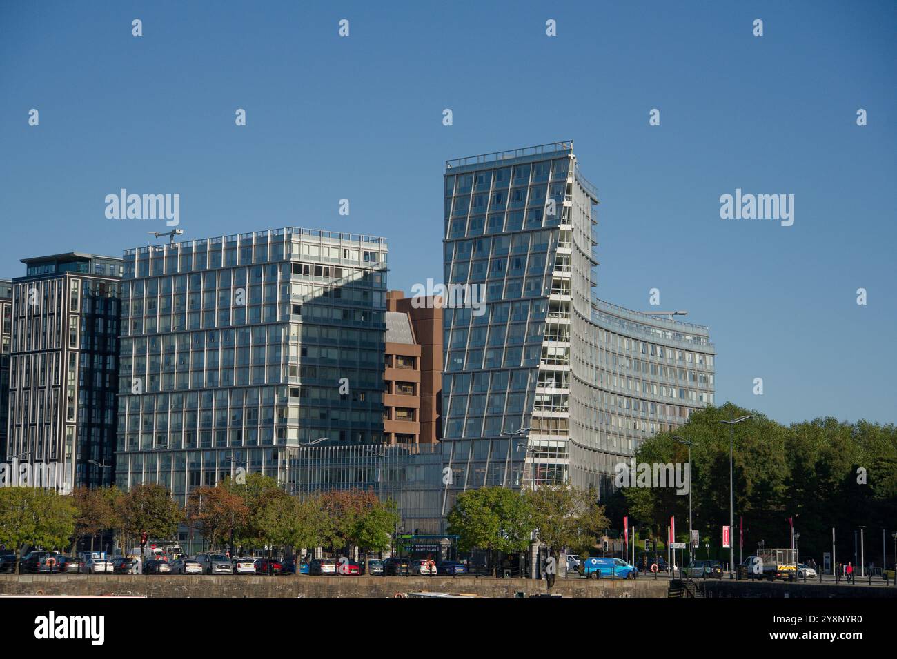 Modern big buildings skyscraper hi-res stock photography and images - Alamy
