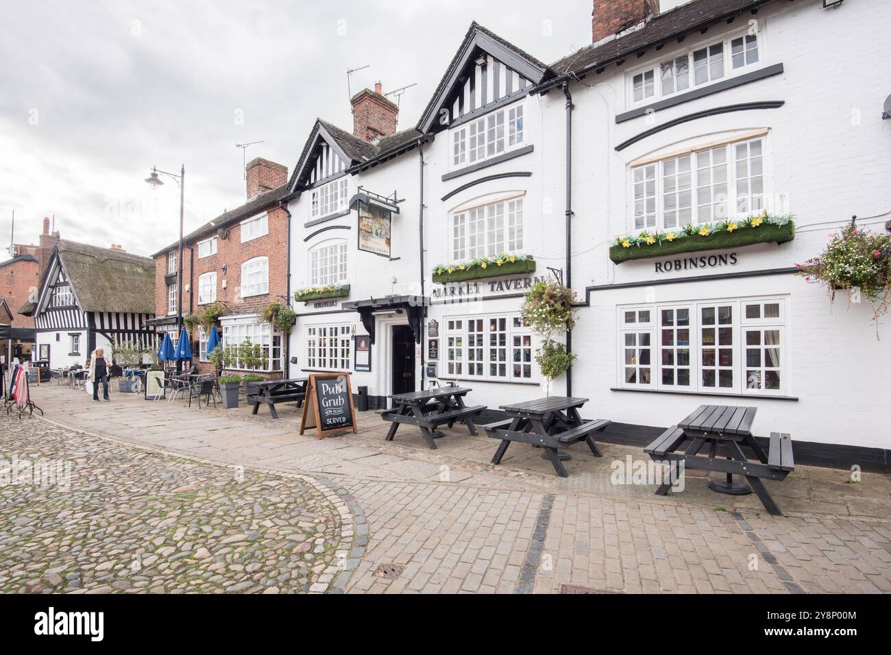 Grade 11 listed building sandbach hi-res stock photography and images ...