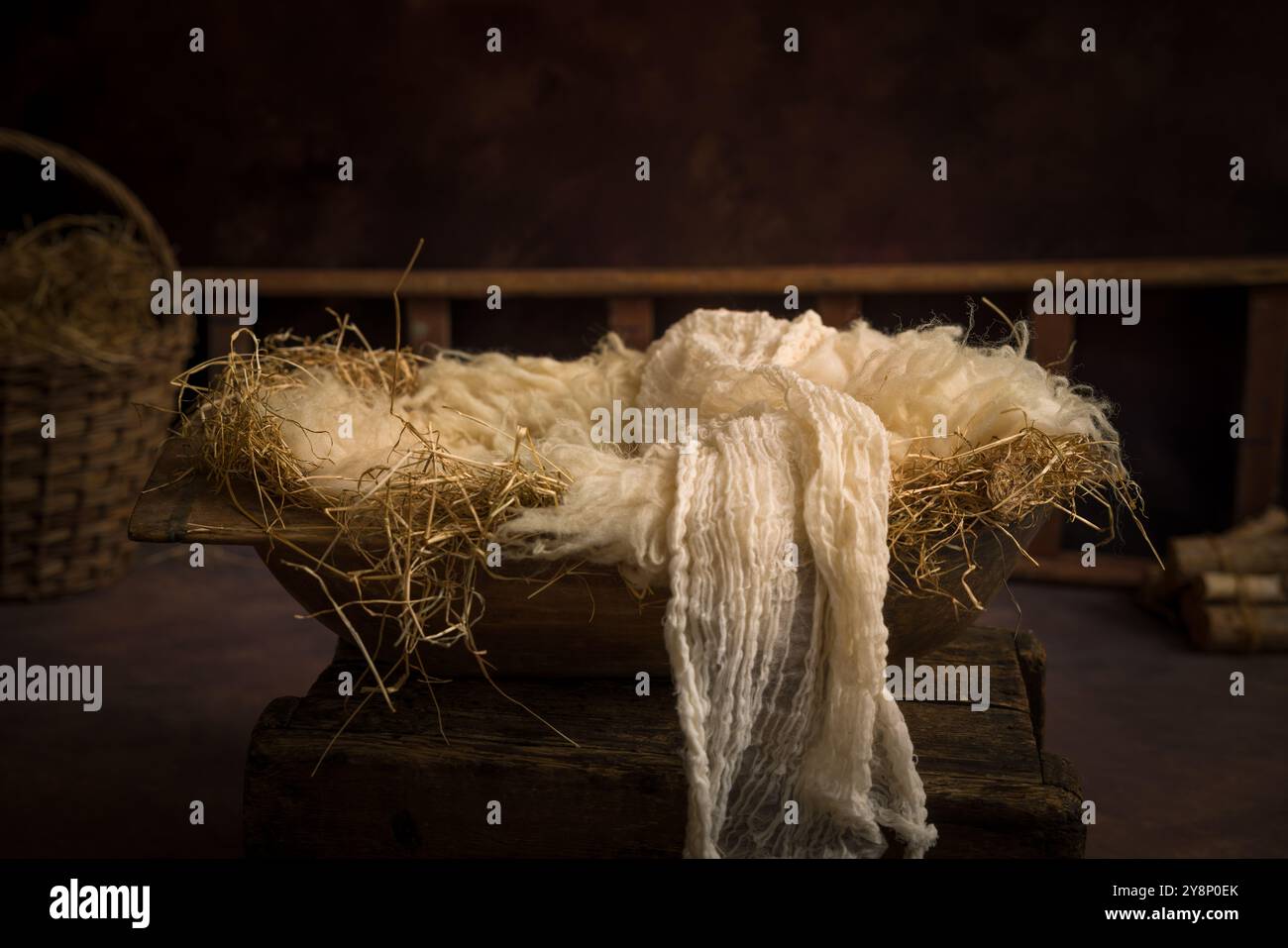 Nativity christmas empty manger hi-res stock photography and images - Alamy