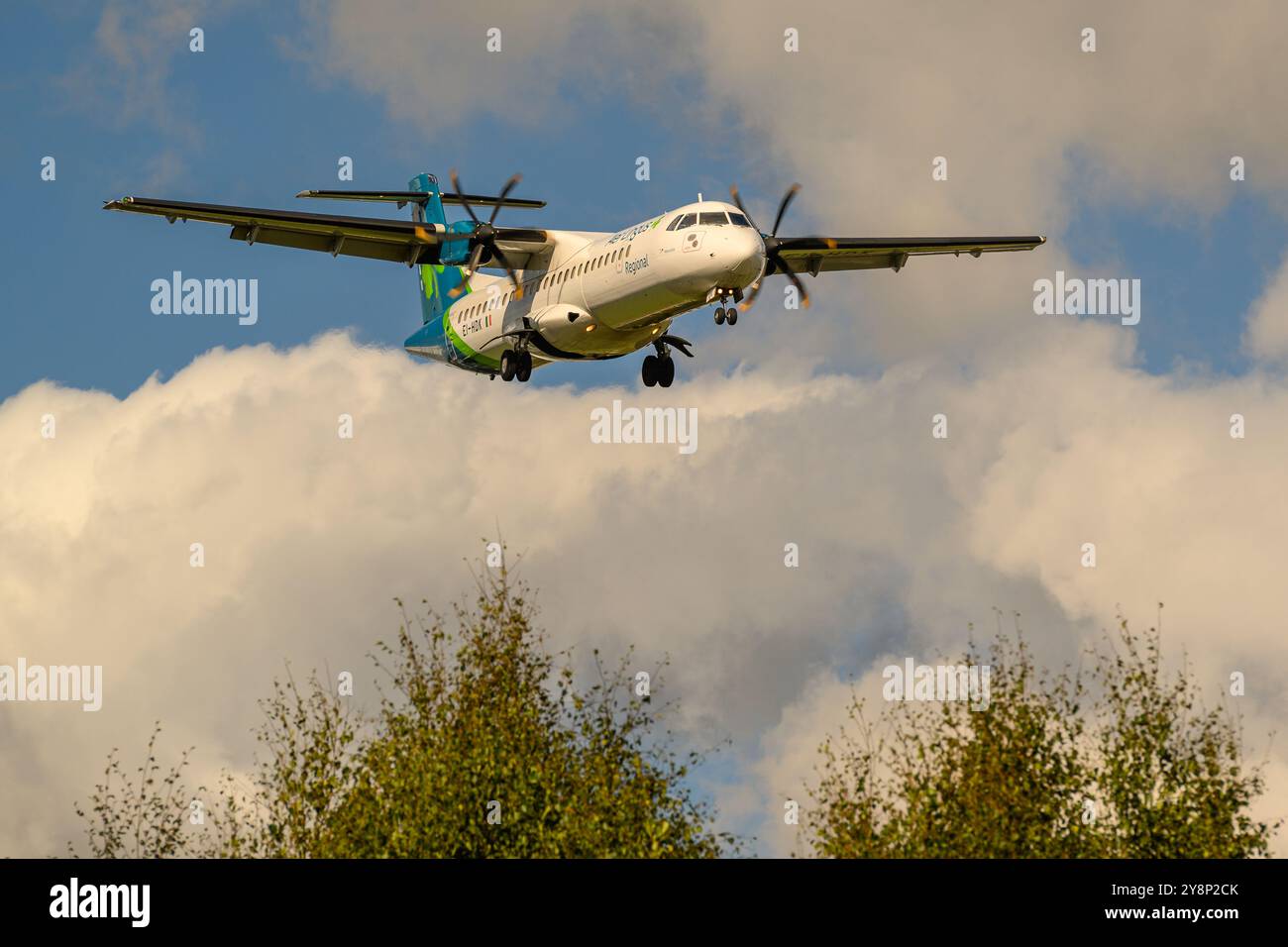 An Aer Lingus Regional ATR72 on final approach to runway 15, Birmingham ...