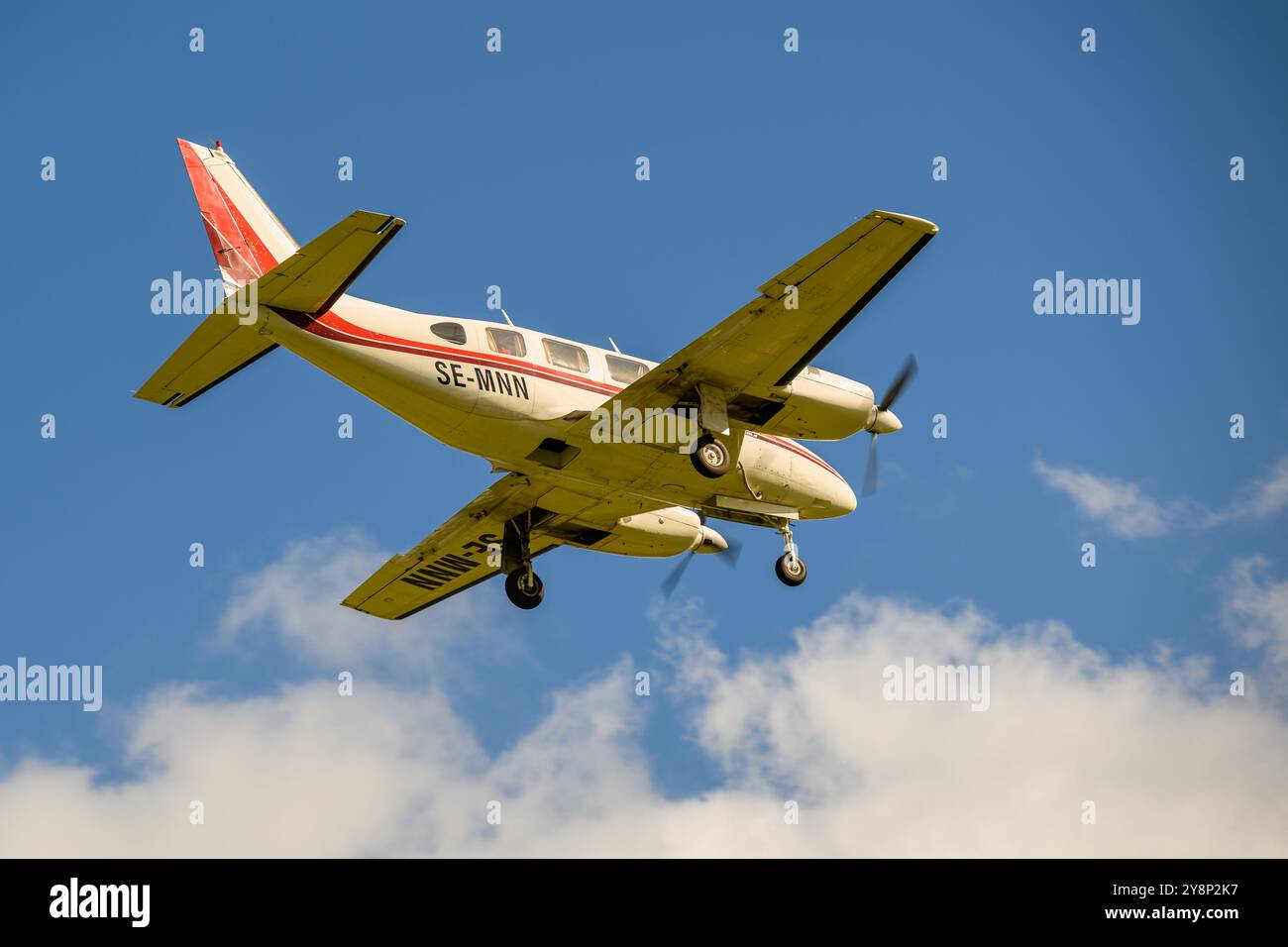 A Piper PA-31 Navajo on final approach to runway 15, Birmingham ...