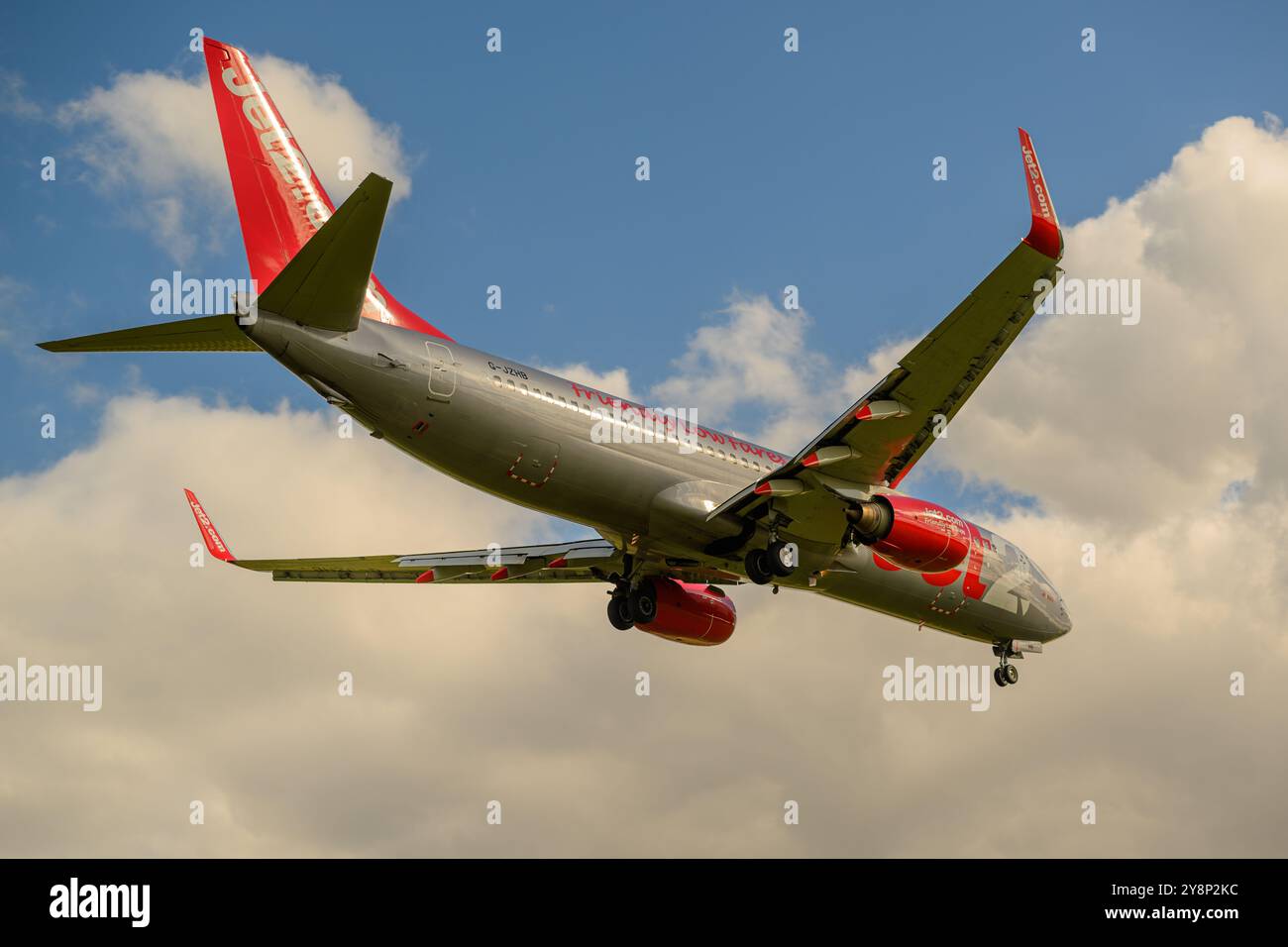 A Jet2 Holidays Boeing 737-800 on final approach to runway 15 ...
