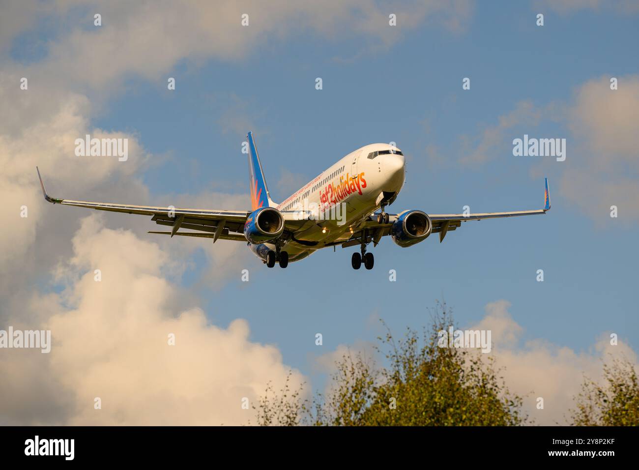 A Jet2 Holidays Boeing 737-800 on final approach to runway 15 ...