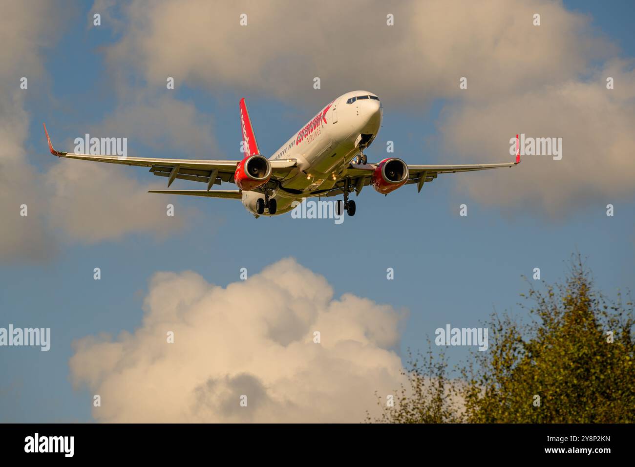 A Corendon Airlines Boeing 737-800 on final approach to runway 15 ...